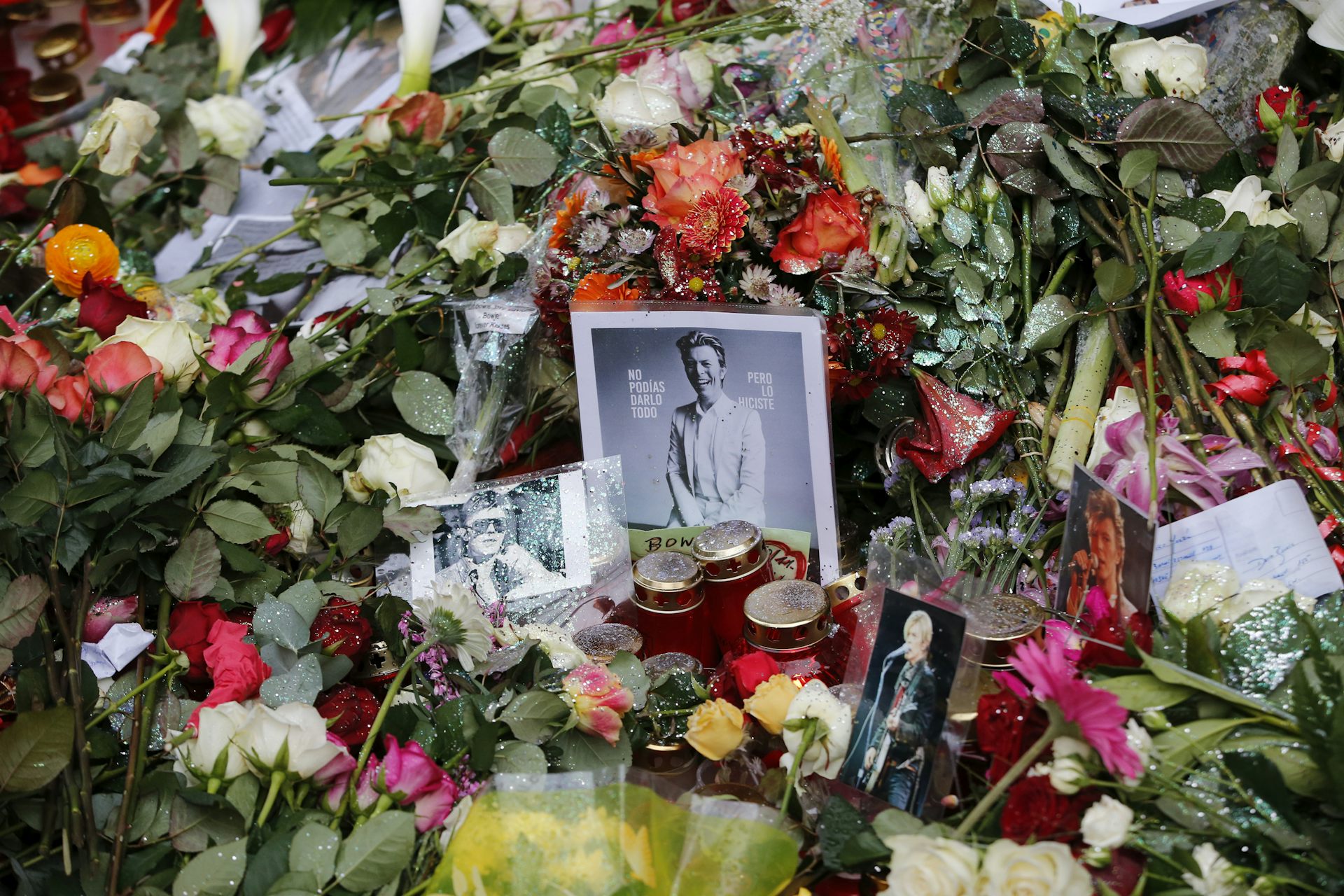 Bowie, Diana, and why we mourn in public