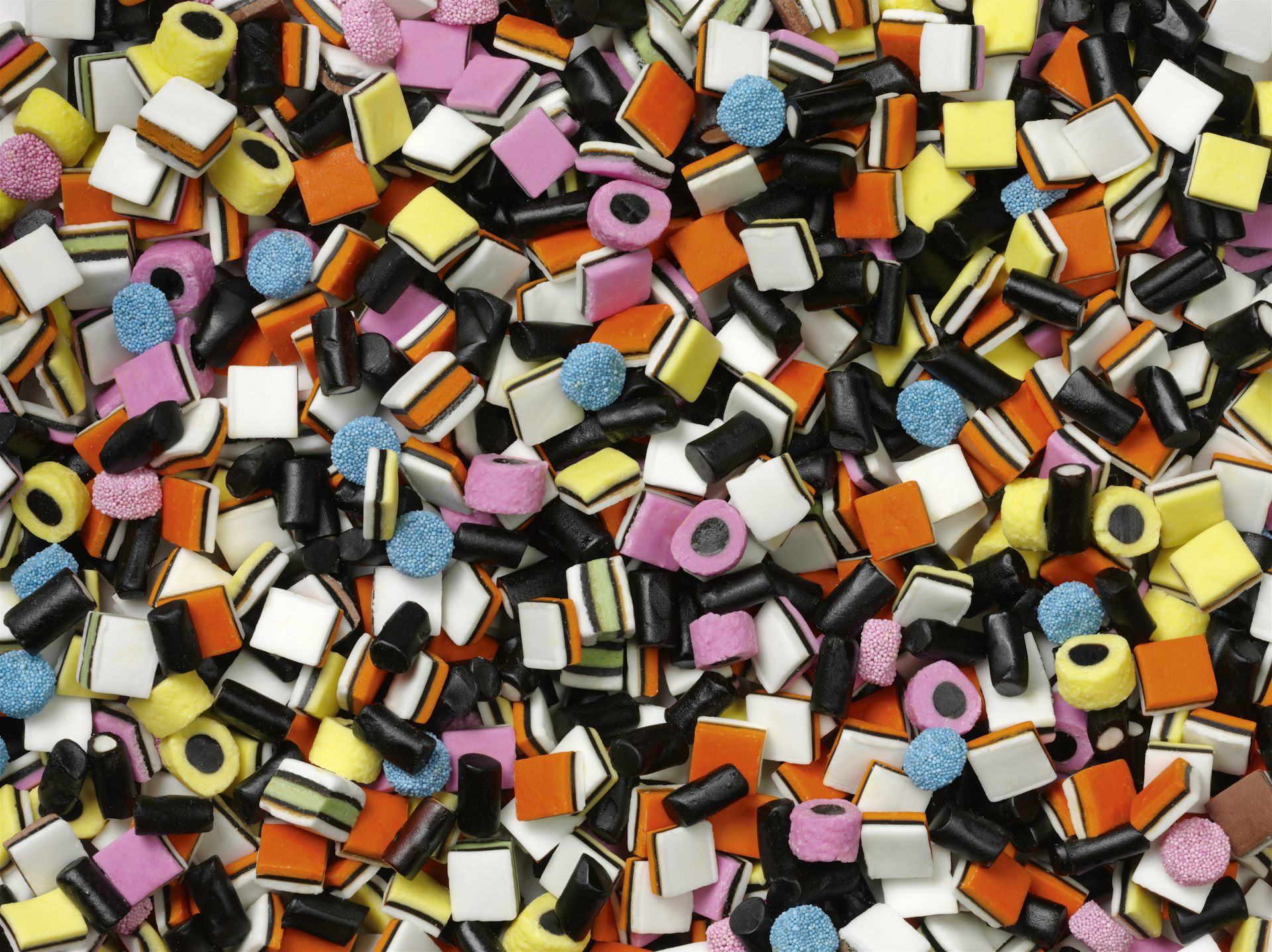 This simple experiment shows how easy it is for society to become ...