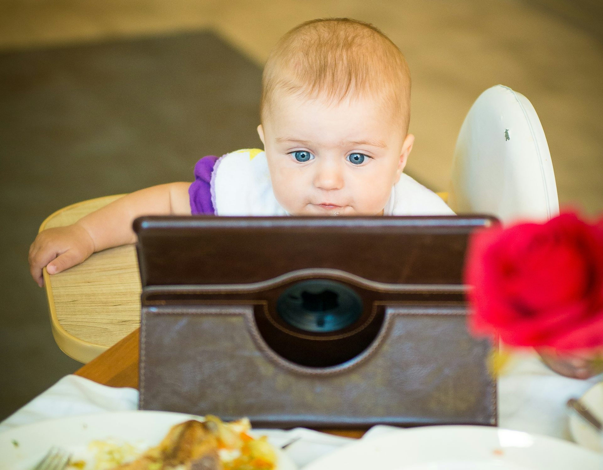 Tablets at the table can influence child development, not always in a ...