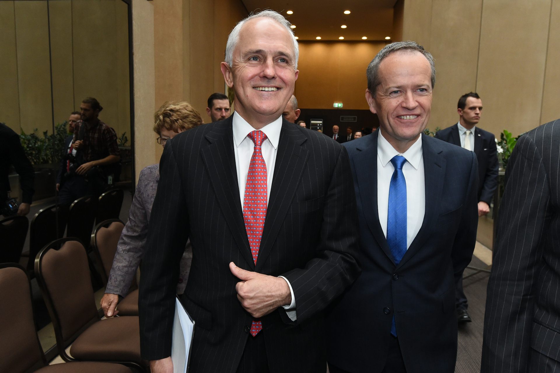 How political opinion polls affect voter behaviour