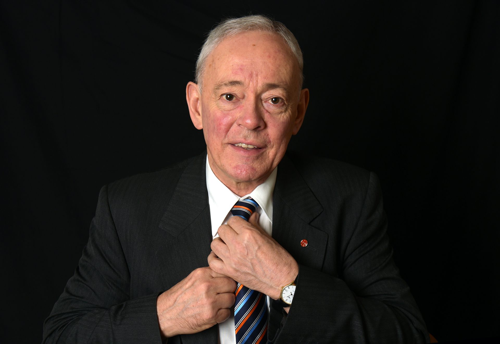 Family First’s Bob Day quits Senate following business collapse