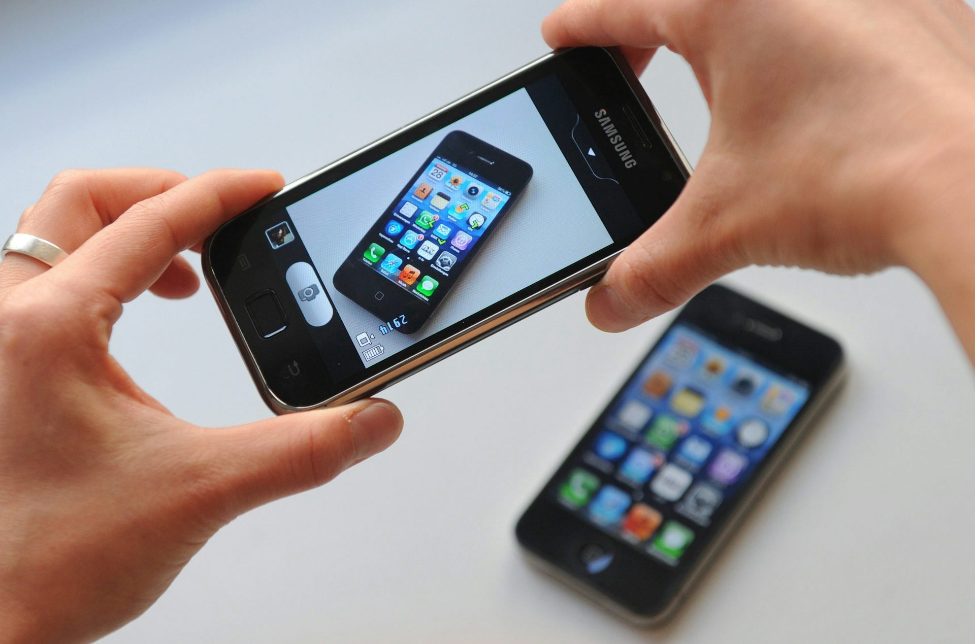 Apple wins battle of ‘look and feel’ but war with Samsung continues