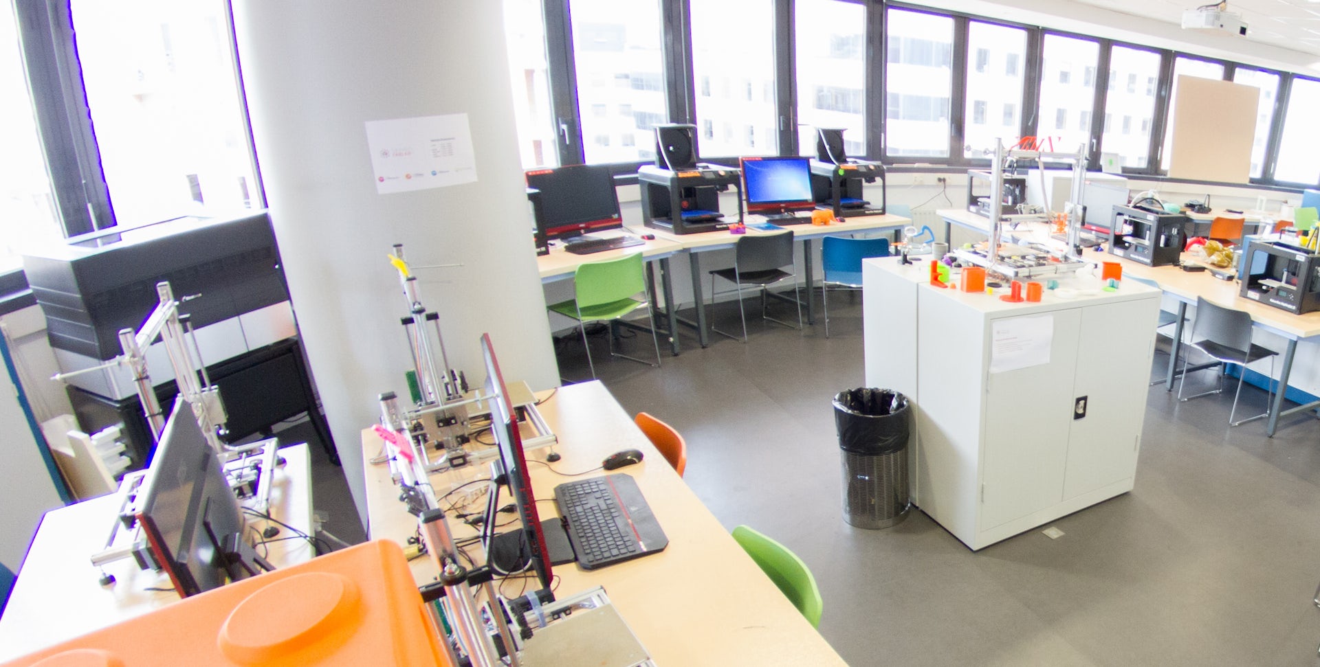 Fab lab : do it yourself, hackers et autres open source