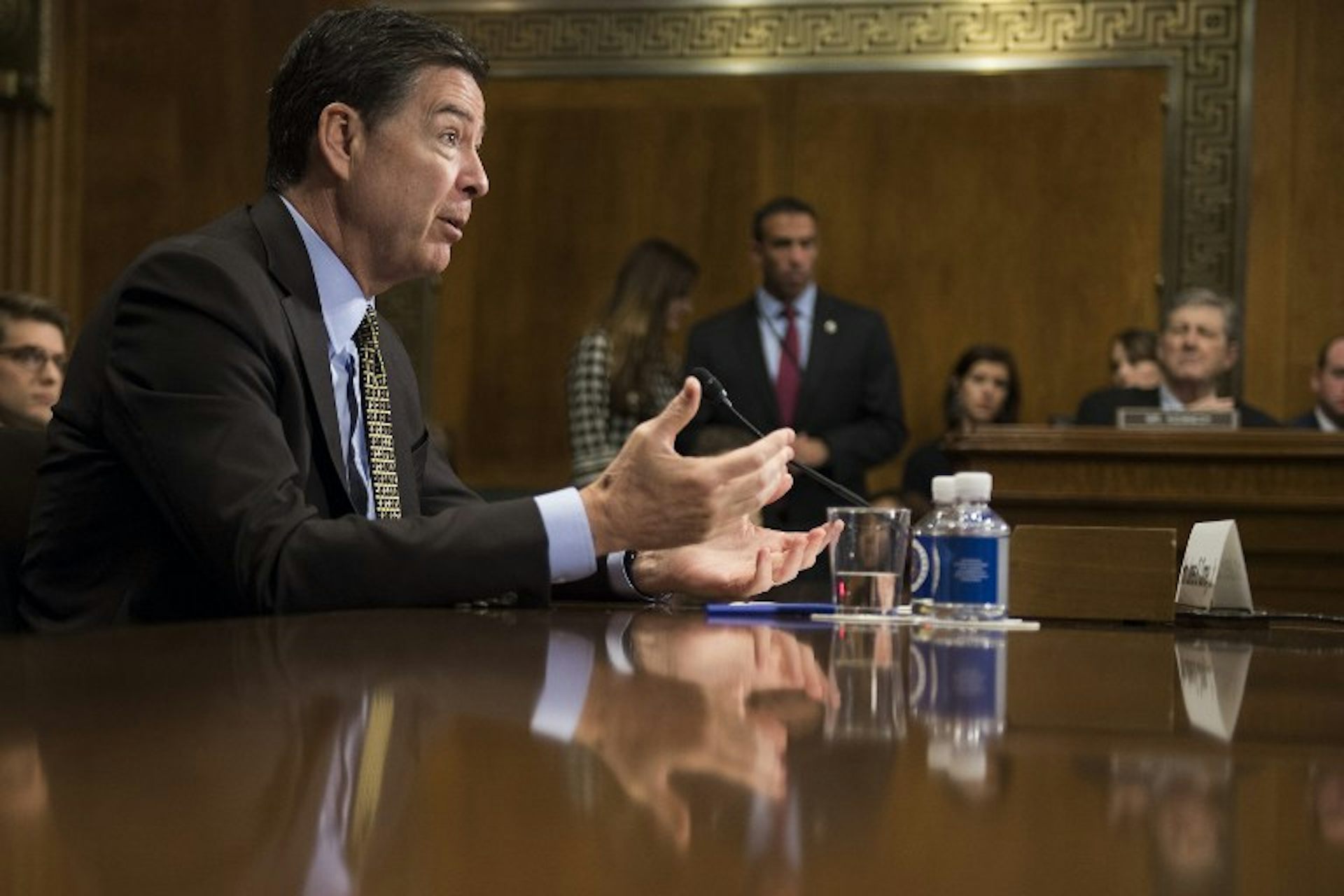 Après le limogeage du patron du FBI, Washington en état de crise