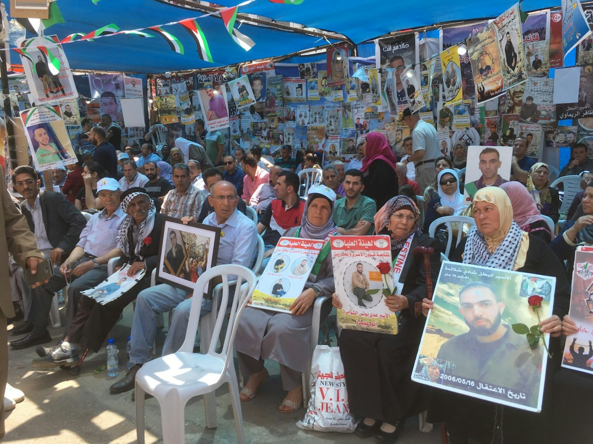 Palestinian prisoners suspend hunger strike after 40-day deadlock