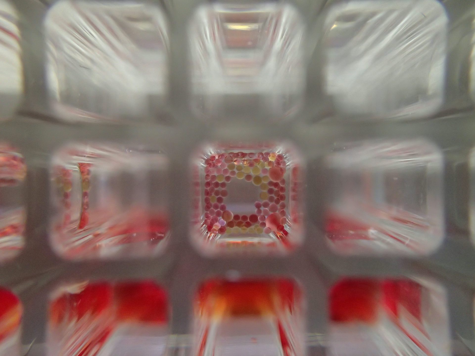 Tiny ‘micro drop’ chemical reactors are helping to revolutionise ...