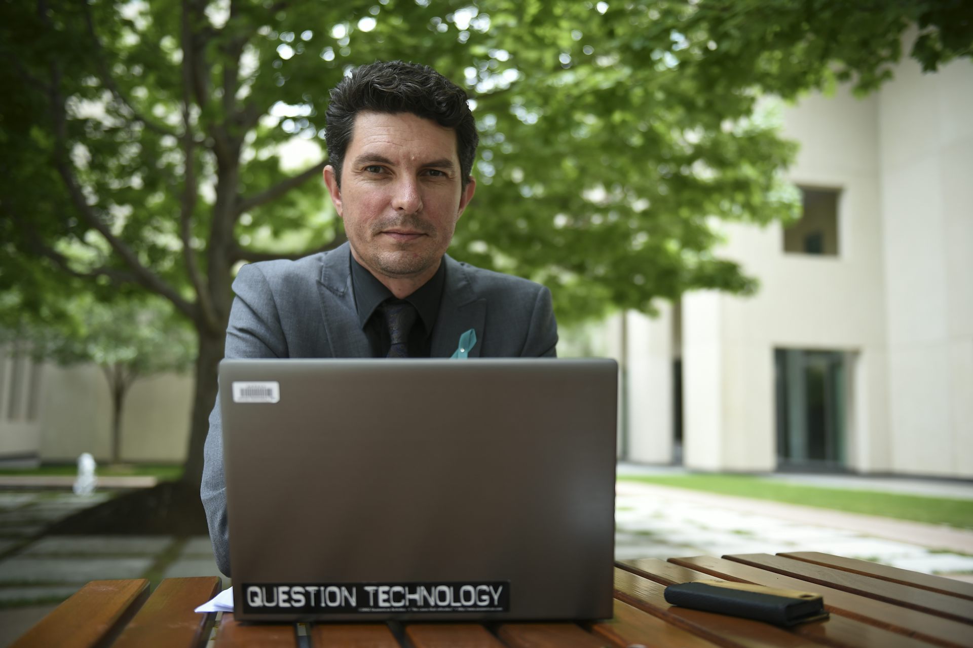 Greens senator Scott Ludlam forced to quit because of dual citizenship