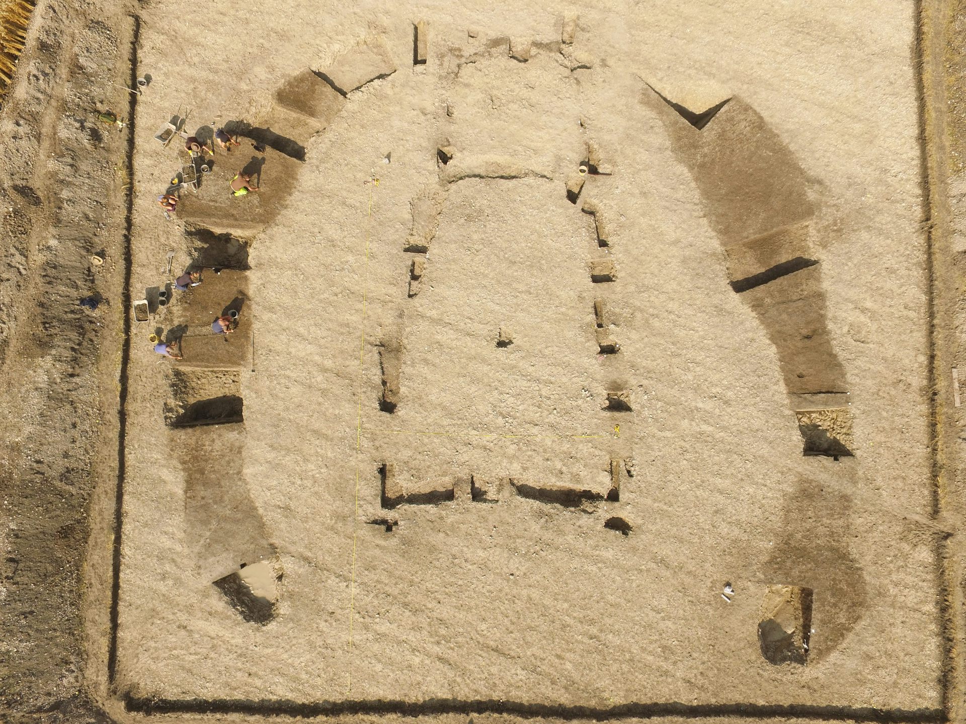 6,000-year-old monument offers a tantalising glimpse of Britain’s ...