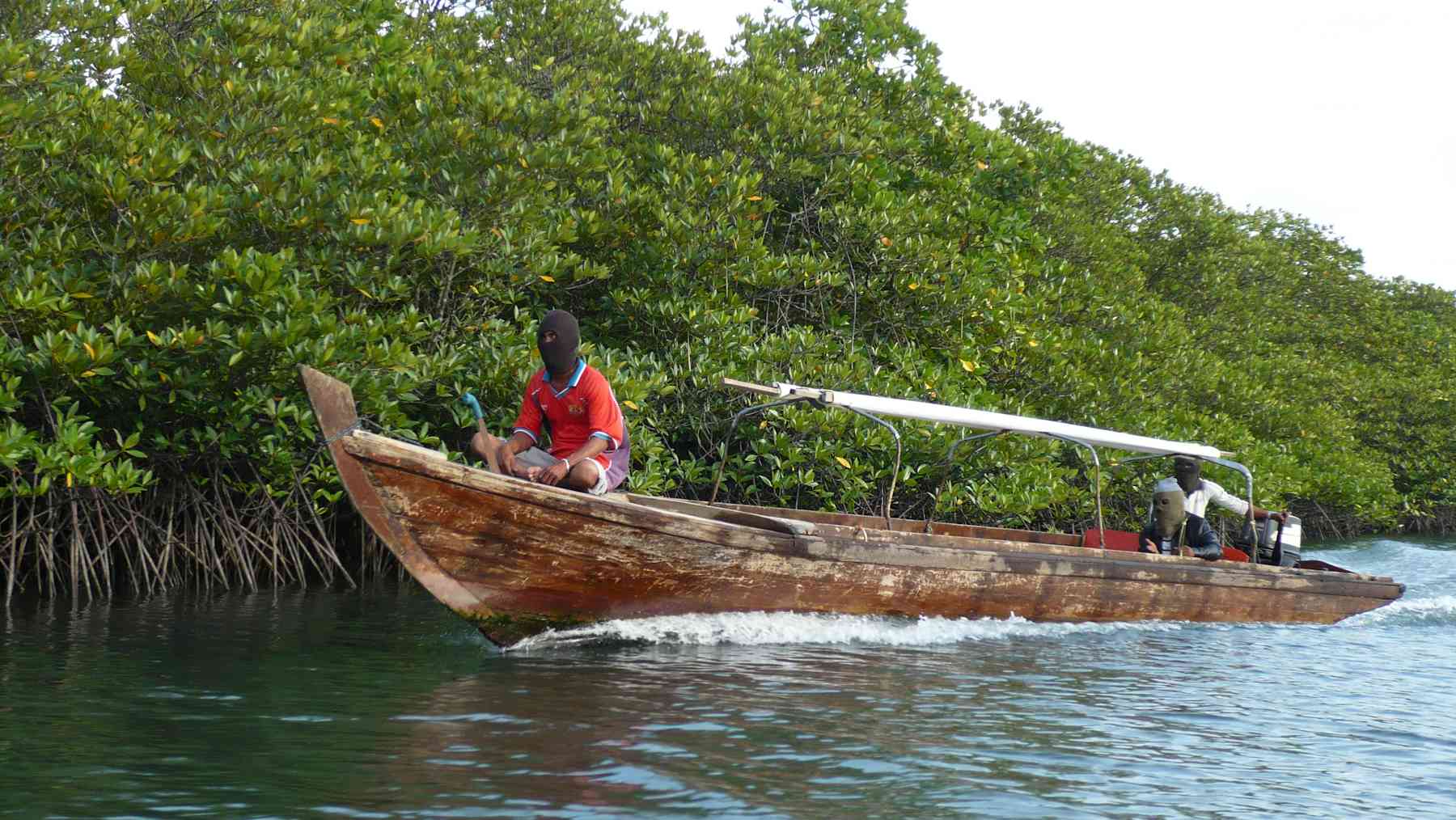‘Perompak dengan ilmu hitam’ merampok kapal-kapal di Selat Malaka ‘Perompak dengan ilmu hitam’ merampok kapal-kapal di Selat Malaka