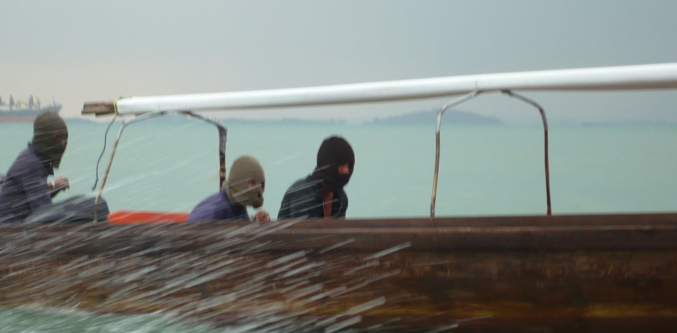 ‘Perompak dengan ilmu hitam’ merampok kapal-kapal di Selat Malaka ‘Perompak dengan ilmu hitam’ merampok kapal-kapal di Selat Malaka