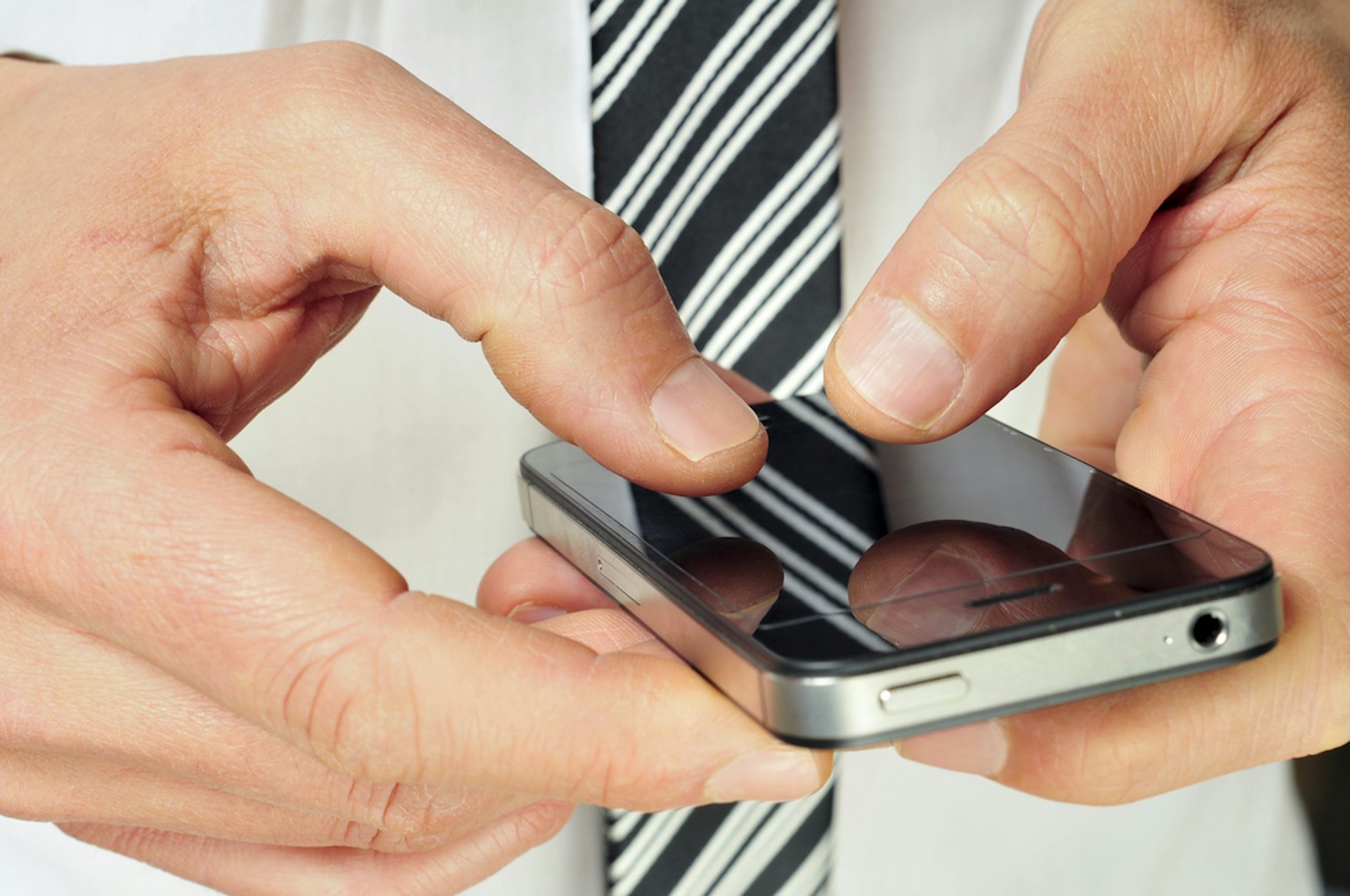 Mobile phones could carry end-of-life care wishes