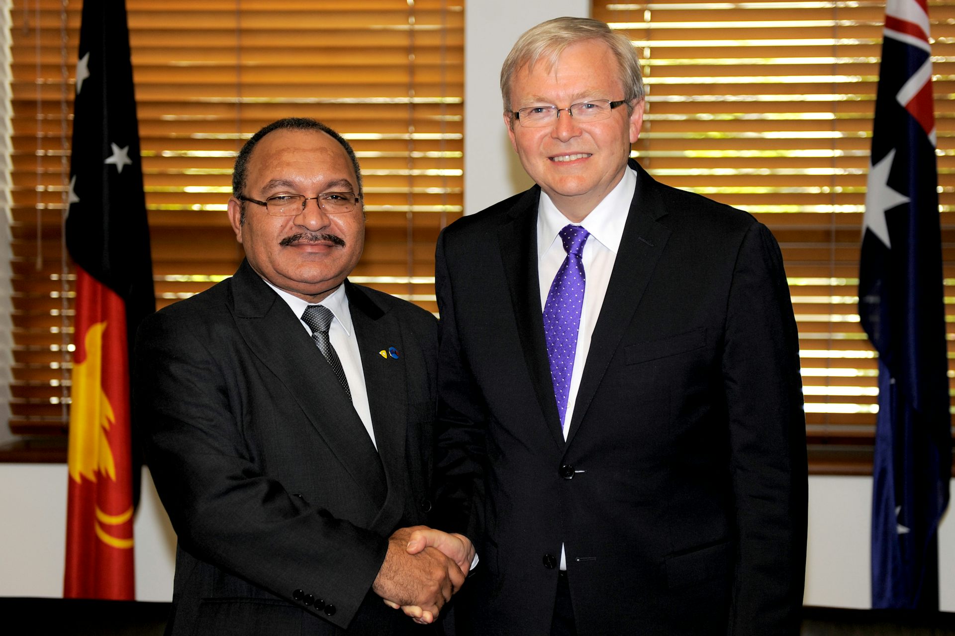 Refugees and rebels set to dominate Rudd’s PNG visit