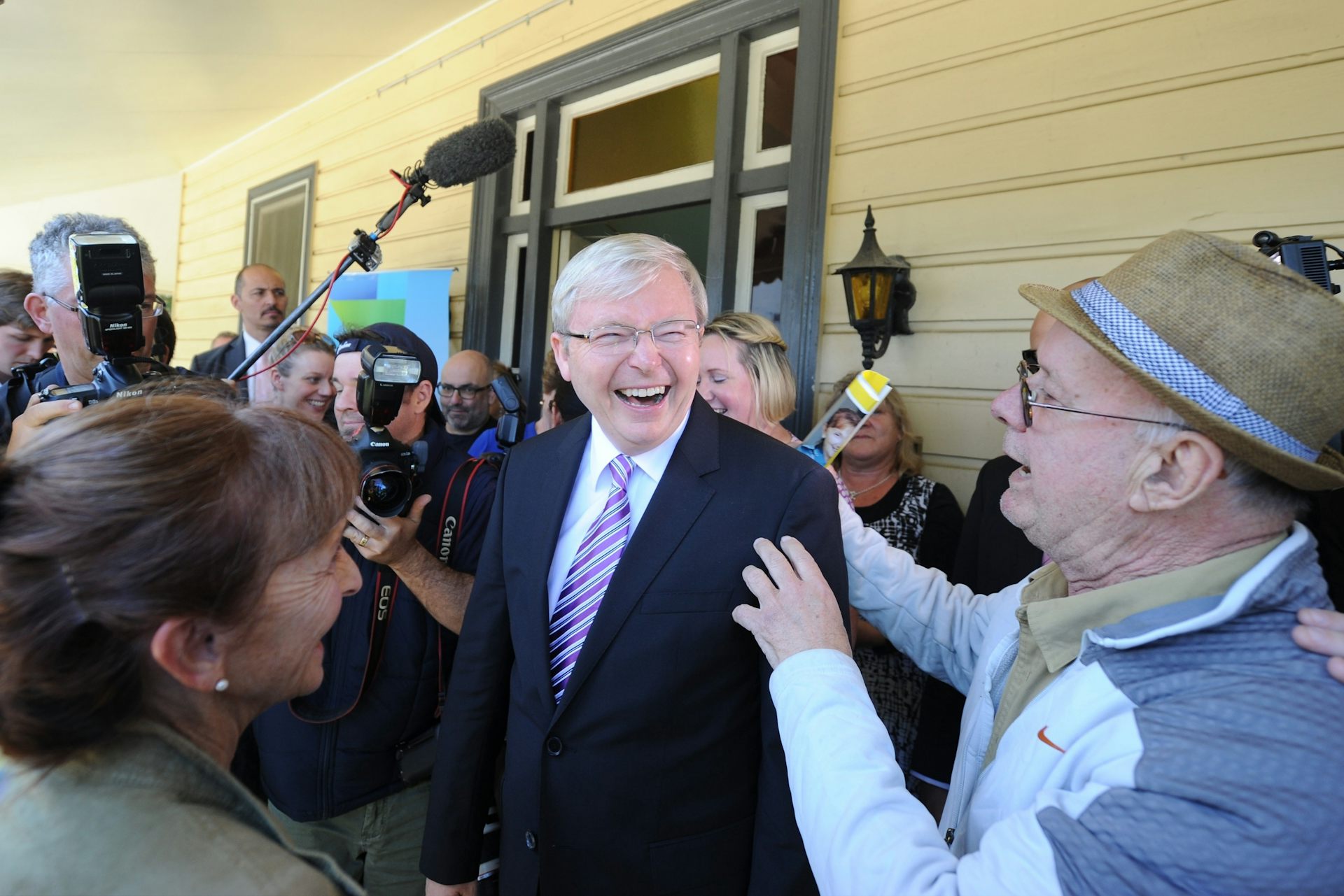Boost for medical research as Rudd campaigns on health