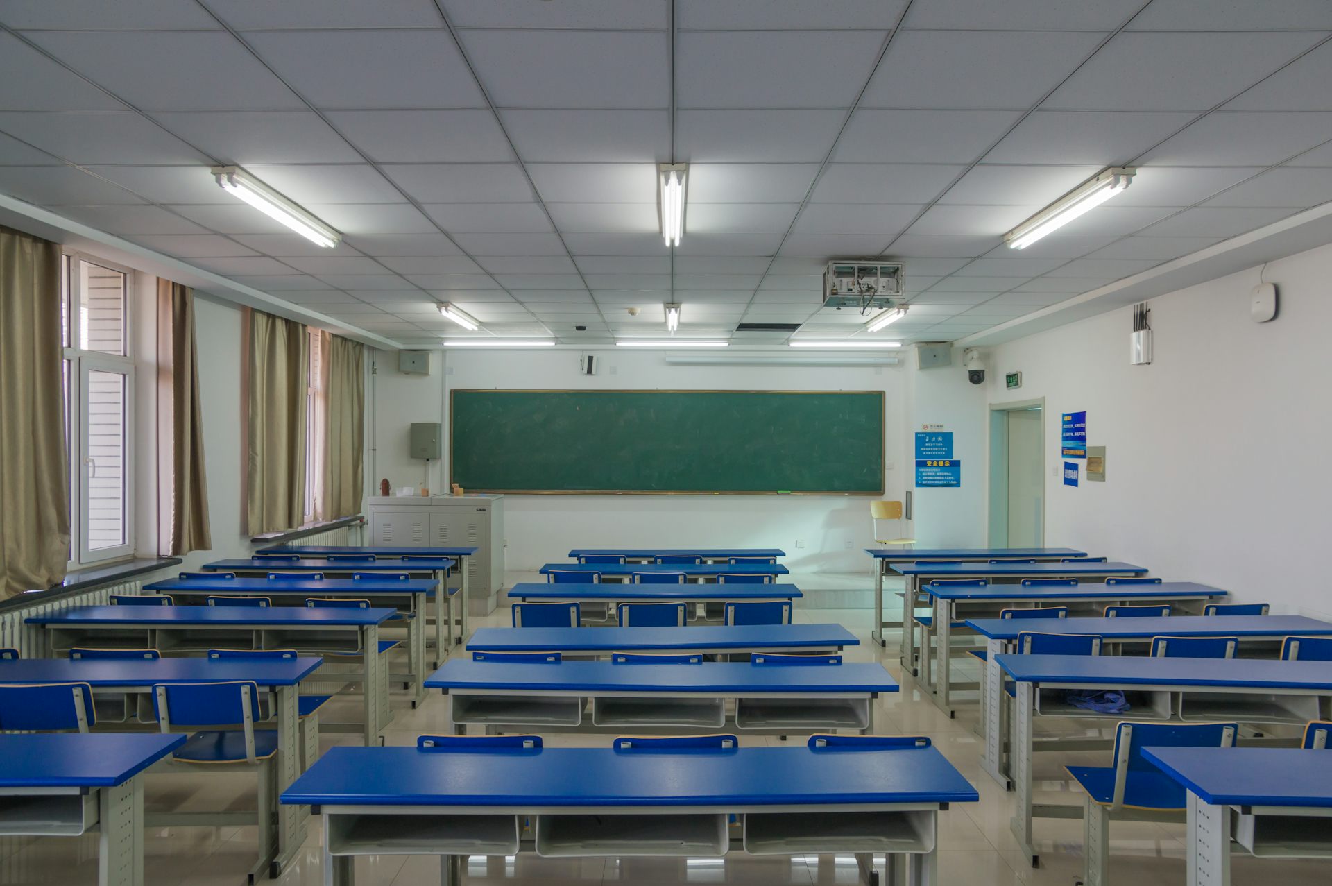 Fluorescent lighting in school could be harming your child's health and ...