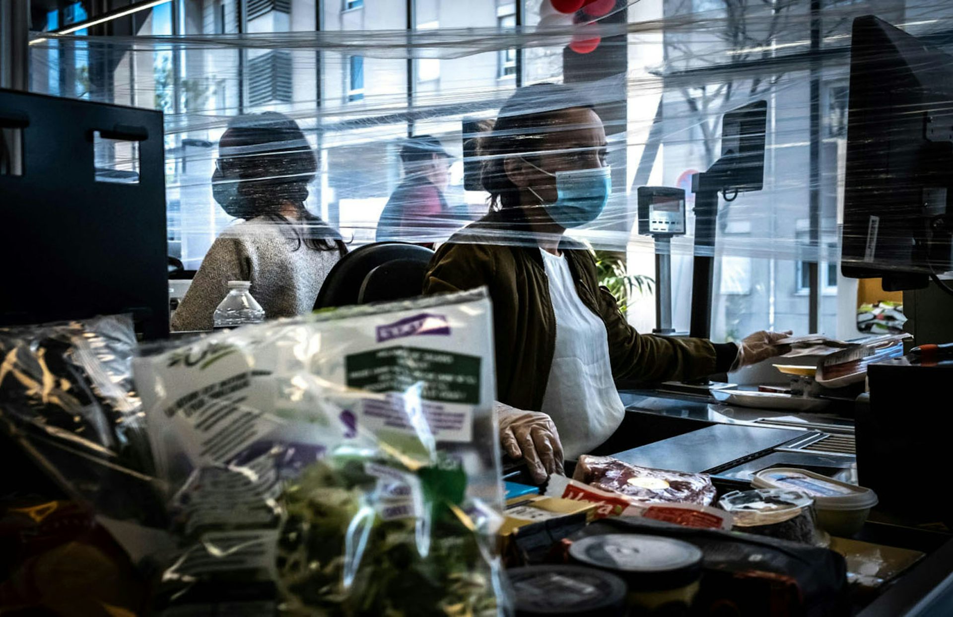 Covid-19: is there a disproportionate burden on working classes in France?