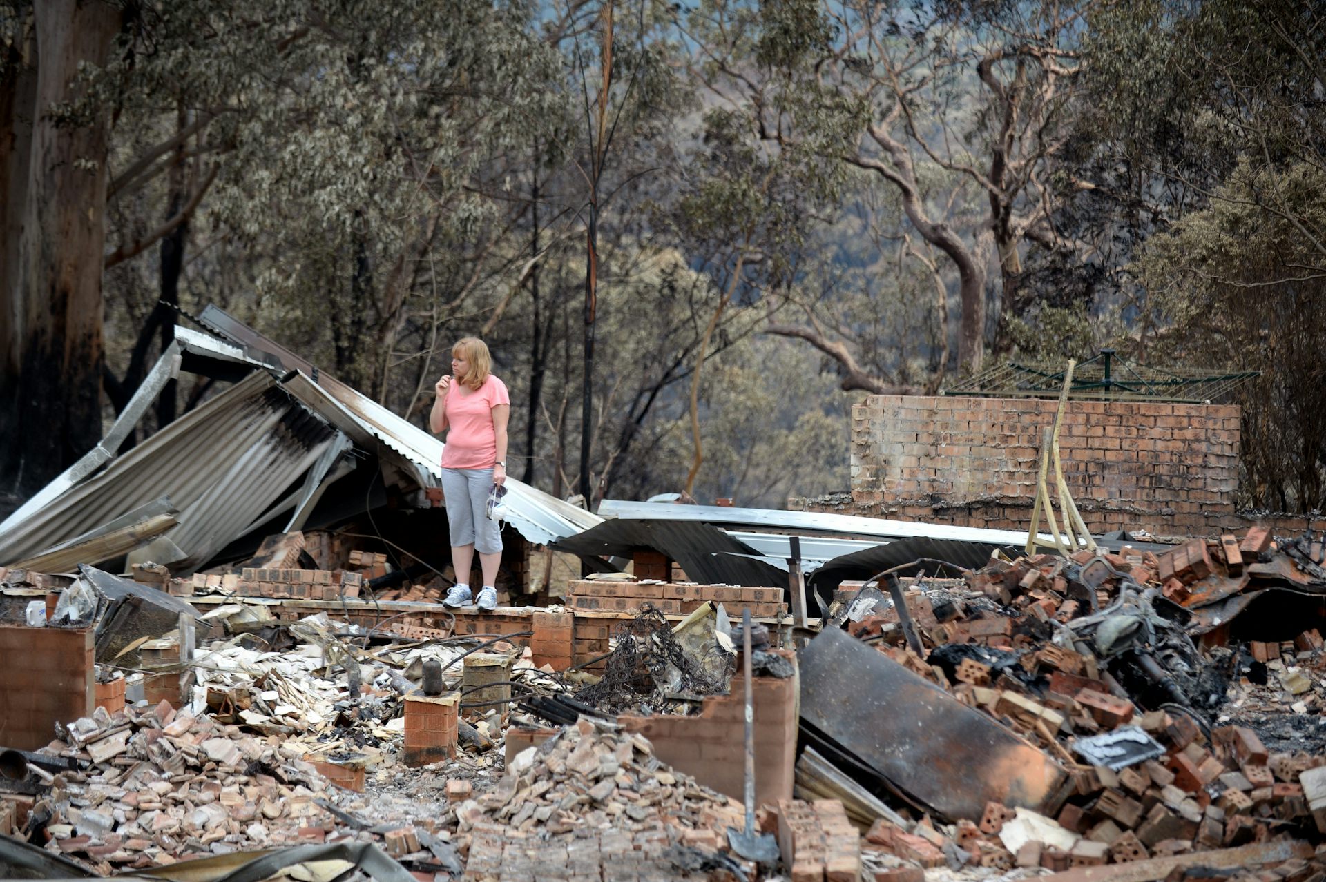 How can we build houses that better withstand bushfires?