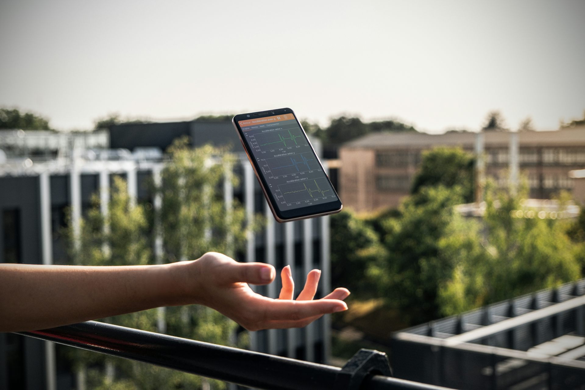 Teaching experimental science in a time of social distancing