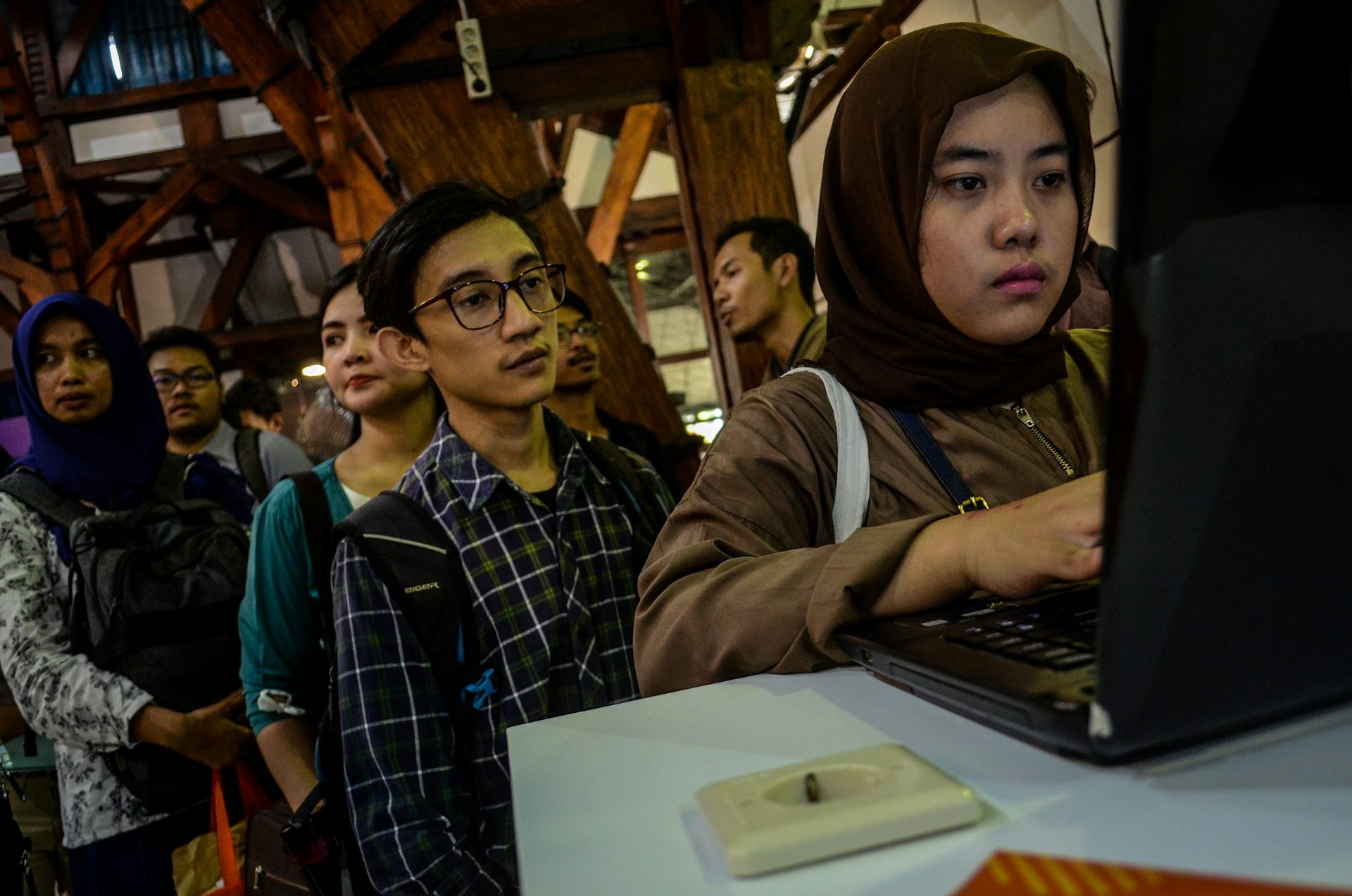 Pandemi hantam pasar kerja, bagaimana nasib lulusan baru dan pekerja muda?