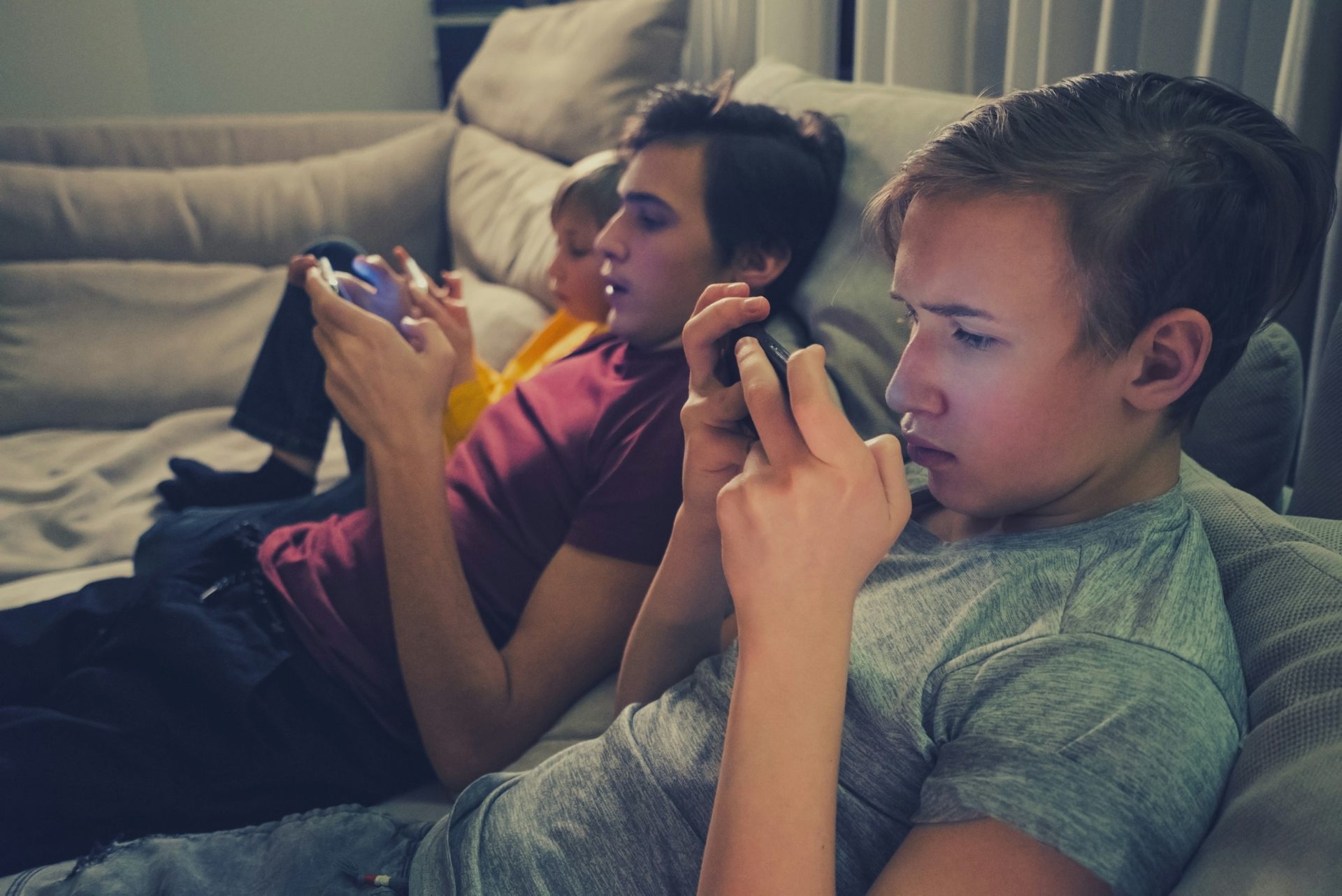 Young people’s fear of missing out may be fuelling feelings of social ...