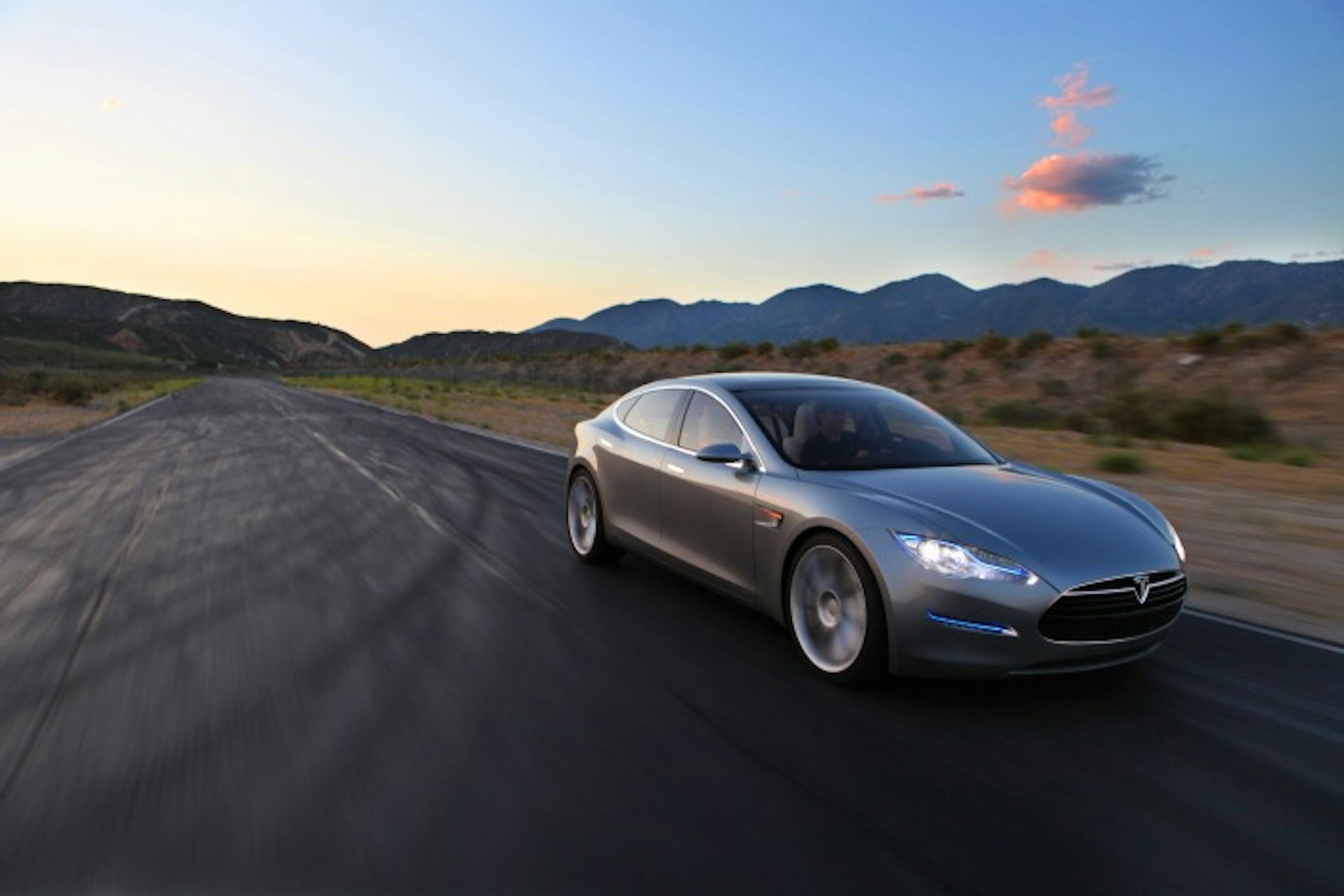 UK lags behind Europe as Tesla’s Model S electric car touches down