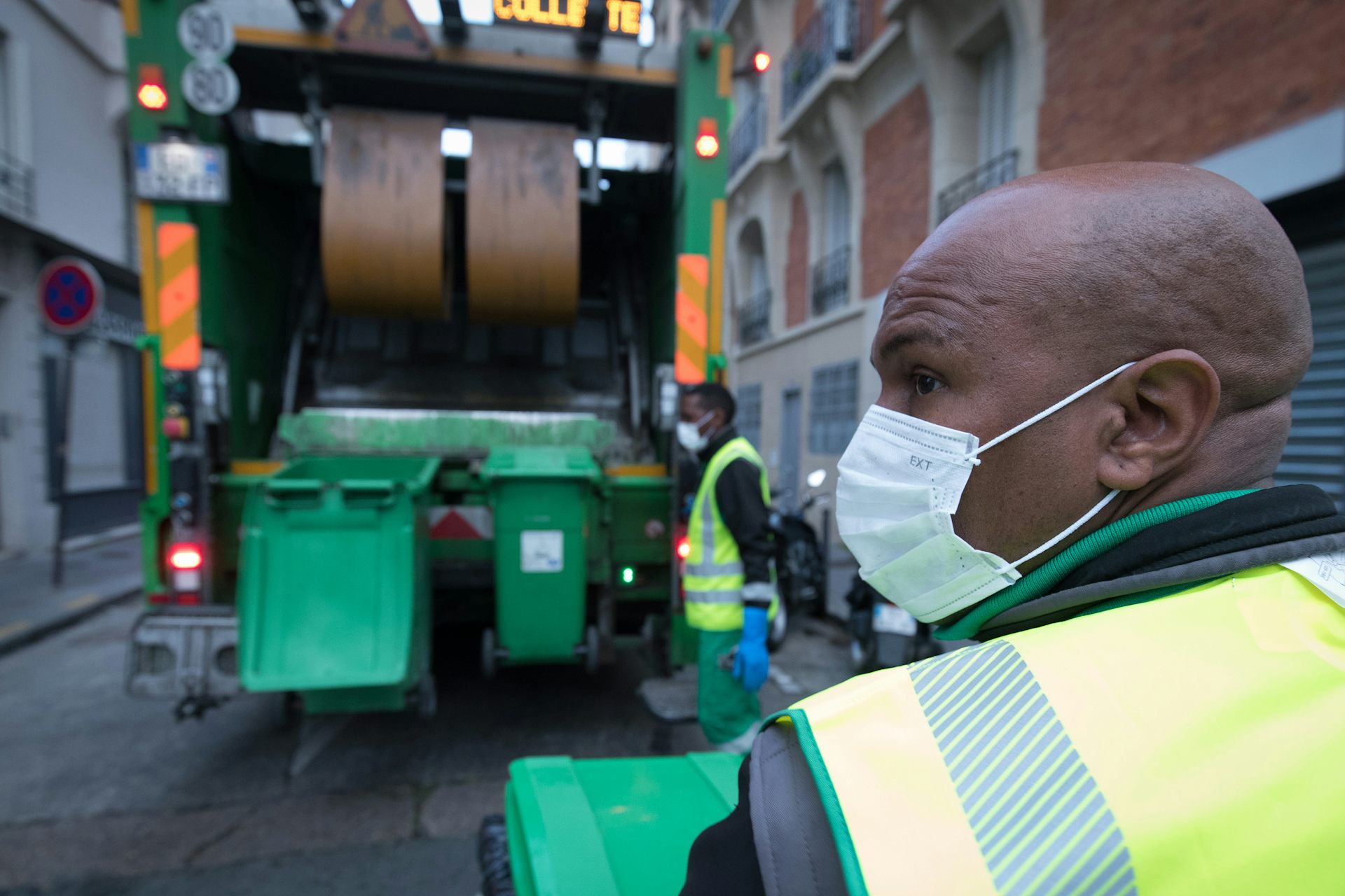 Éboueurs : un métier essentiel mais souvent méprisé
