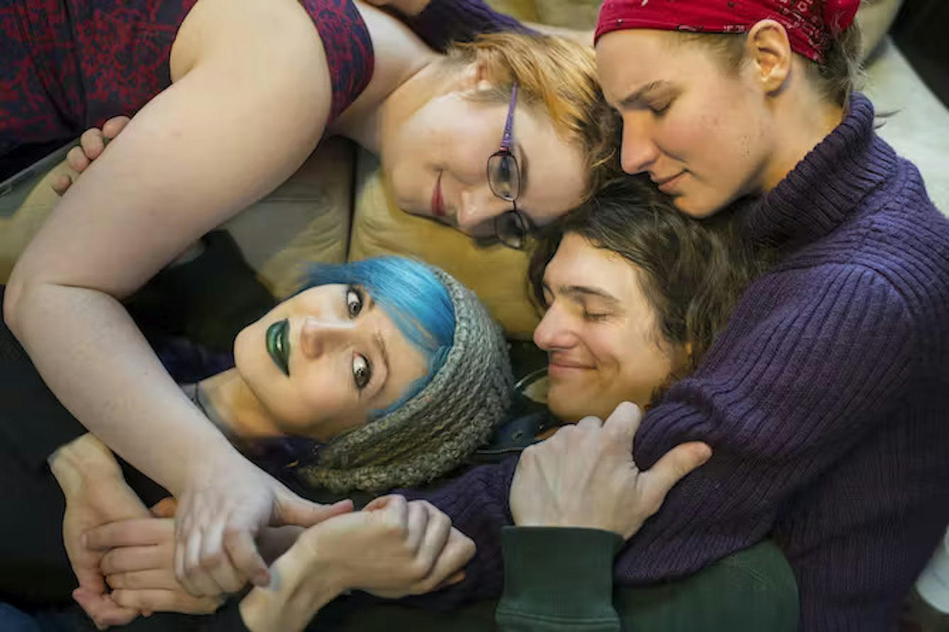 Dalam hubungan poliamori, apa yang dimaksud dengan ‘polycule’? Berikut ...