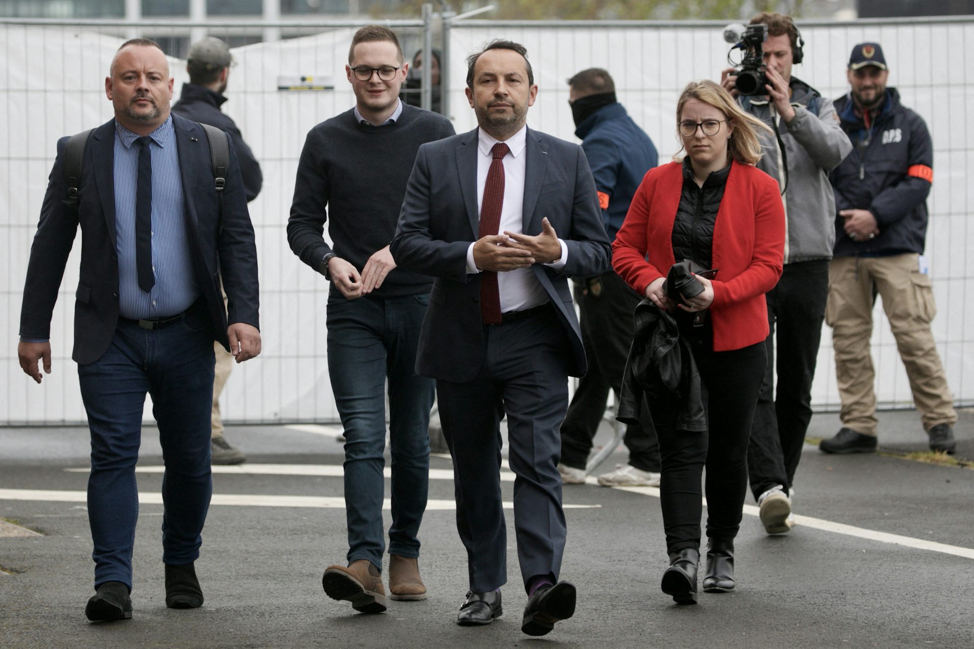 Gay et militant au Rassemblement national : un engagement improbable