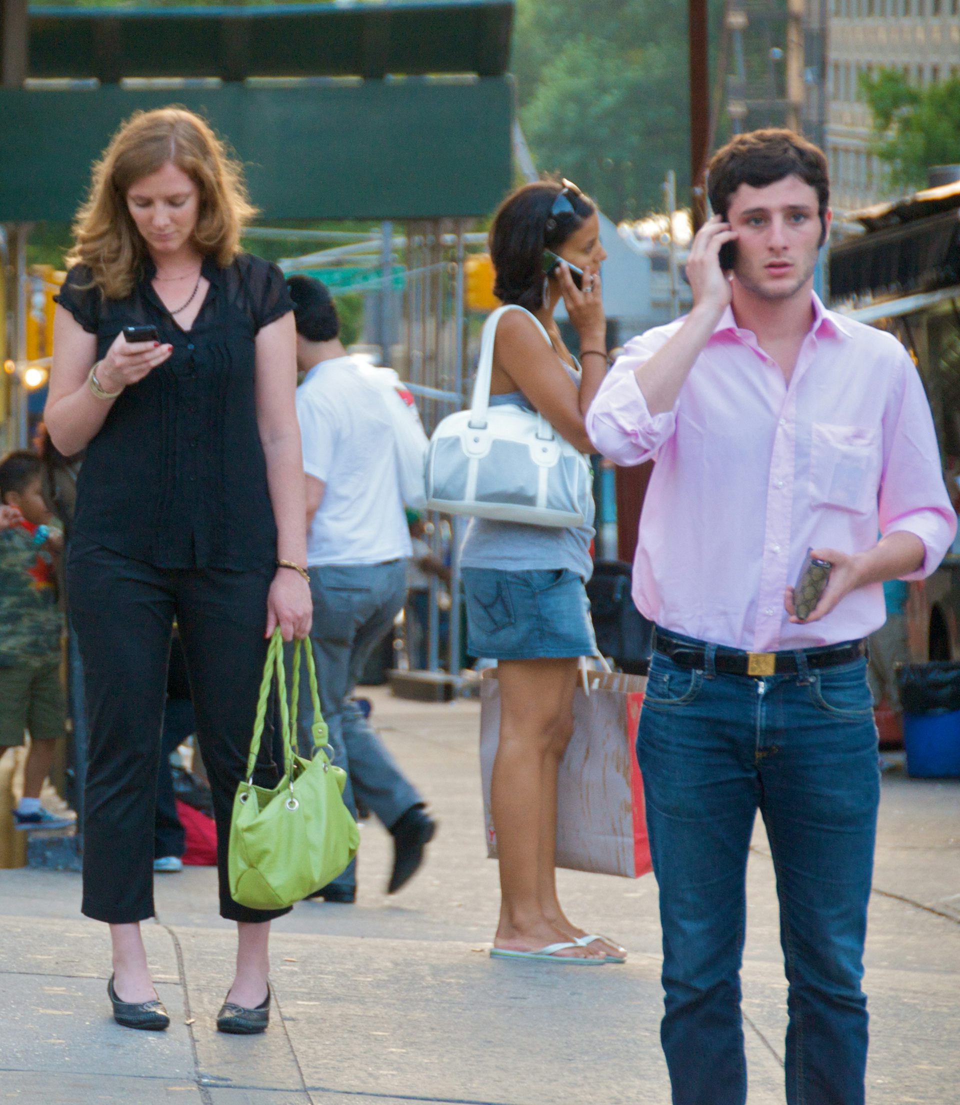 Pedestrian etiquette, gormless phone users, and the rise of the ...