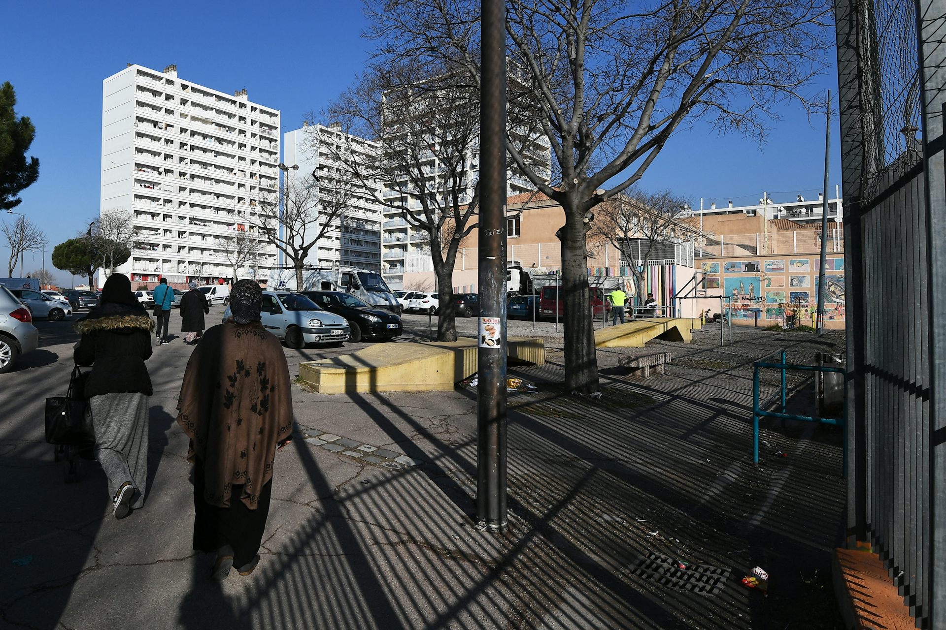 Marseille : immersion dans la cité Félix-Pyat (3/4) - Des murs devant ...