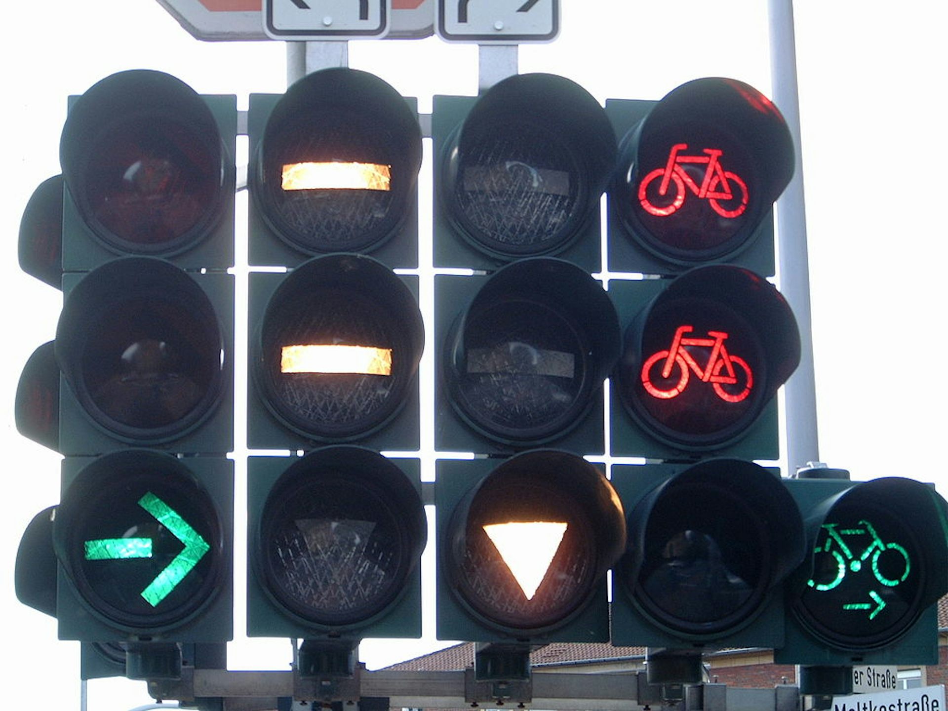 Traffic light hacking shows the Internet of Things must come with ...