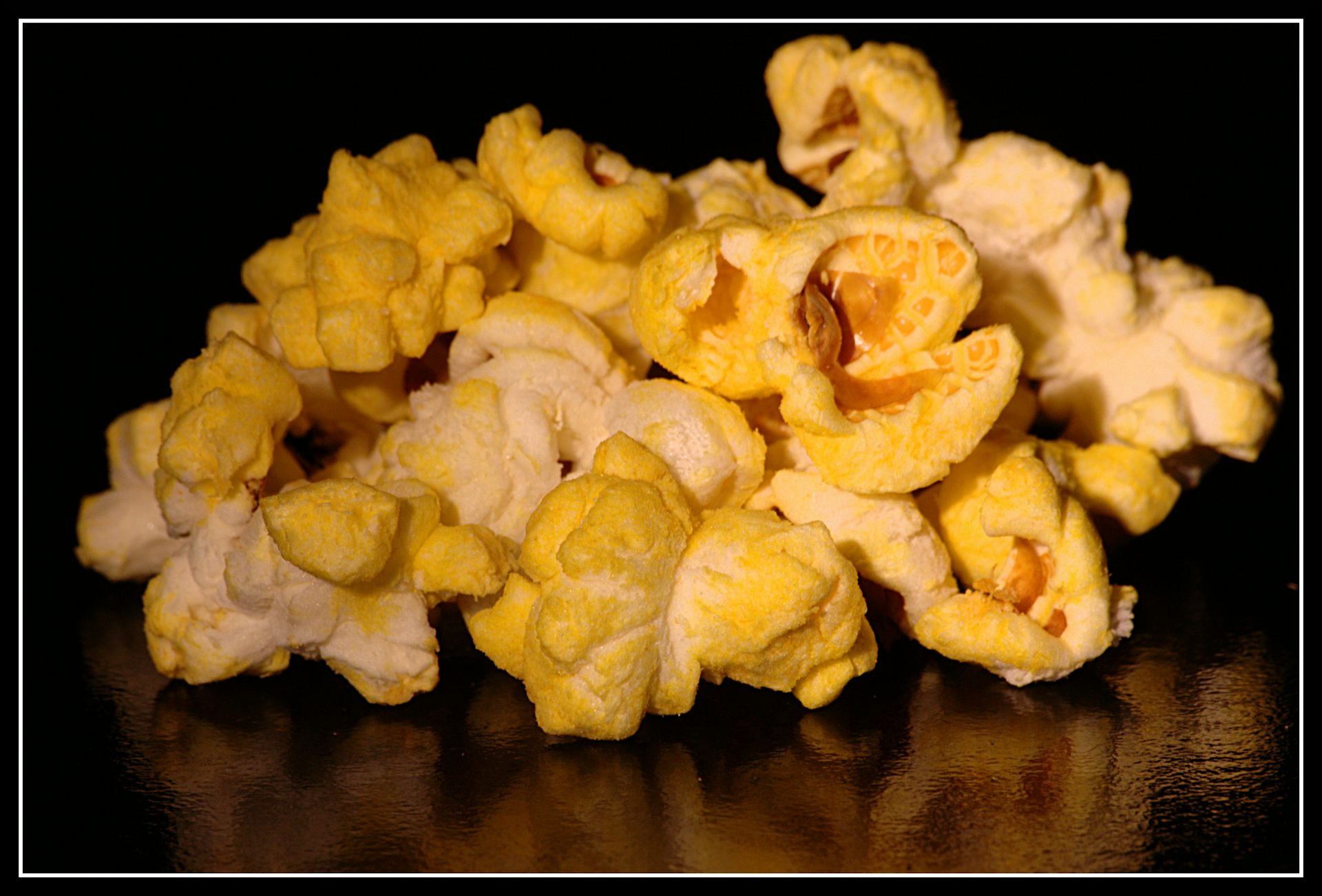 Hyperlinking video with Popcorn: improving the show or creating noise?