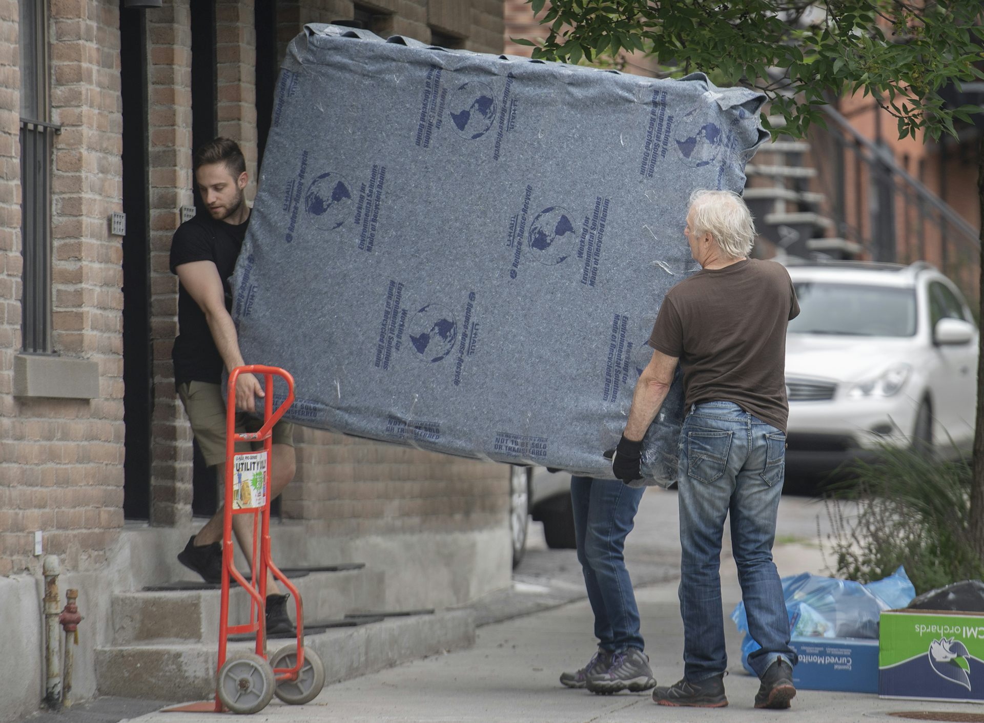 Two-thirds of Canadian and American renters are in unaffordable housing ...