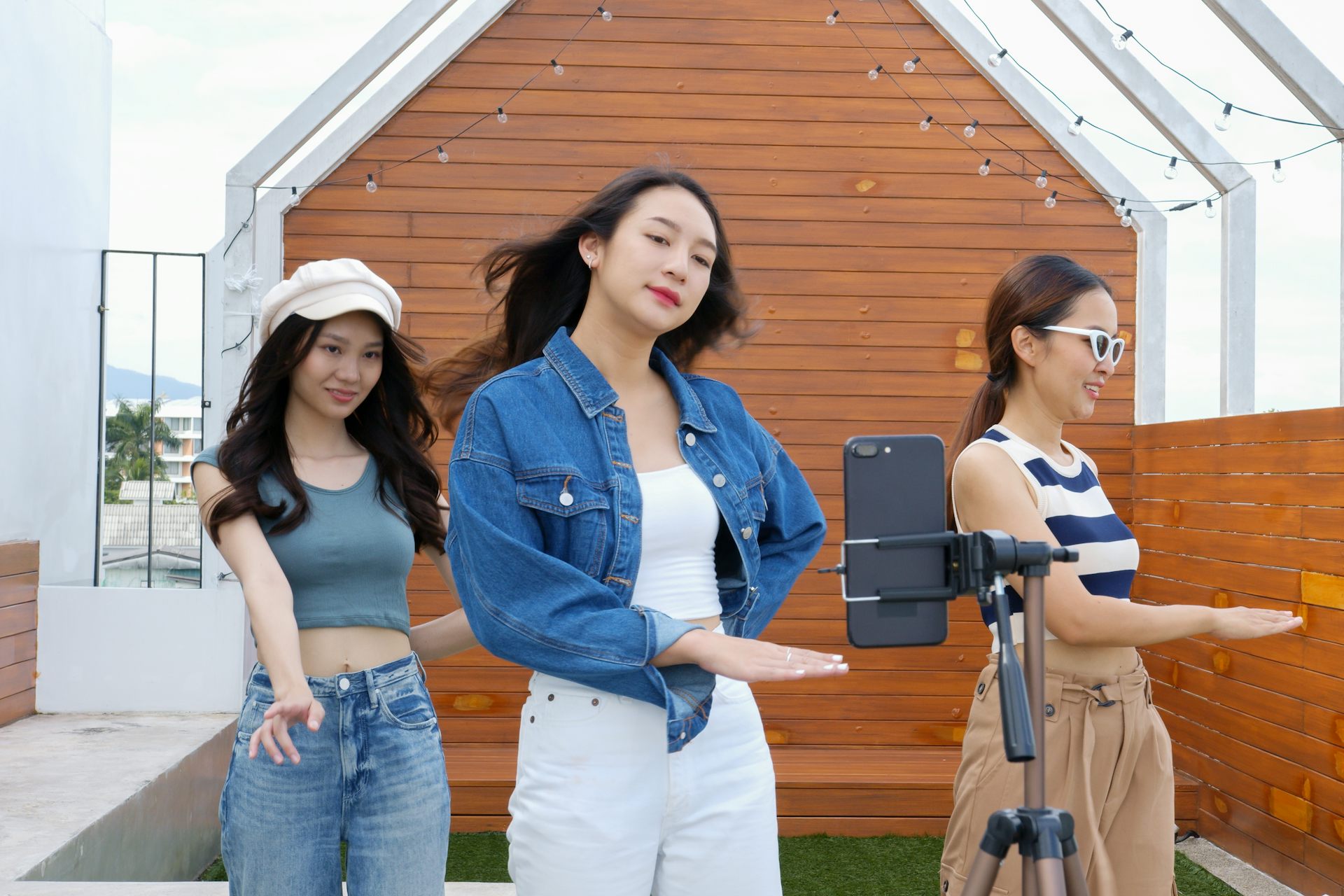 Tren ‘Asoka challenge’: bagaimana TikTok mengubah cara kita ...