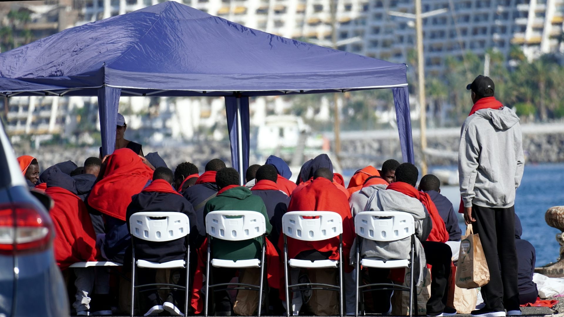 Por qué la idea de que la Armada contenga la llegada de inmigrantes no ...