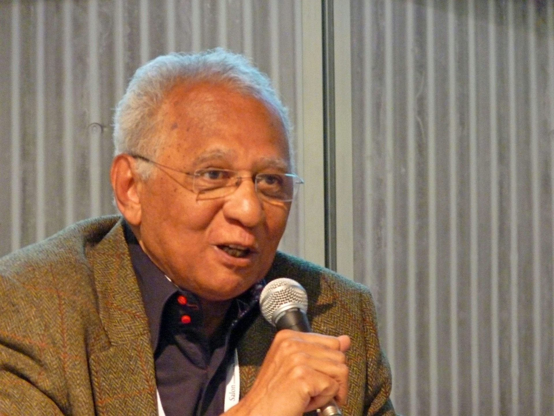 Henri Lopes, écrivain très politique et grand nom de la littérature ...