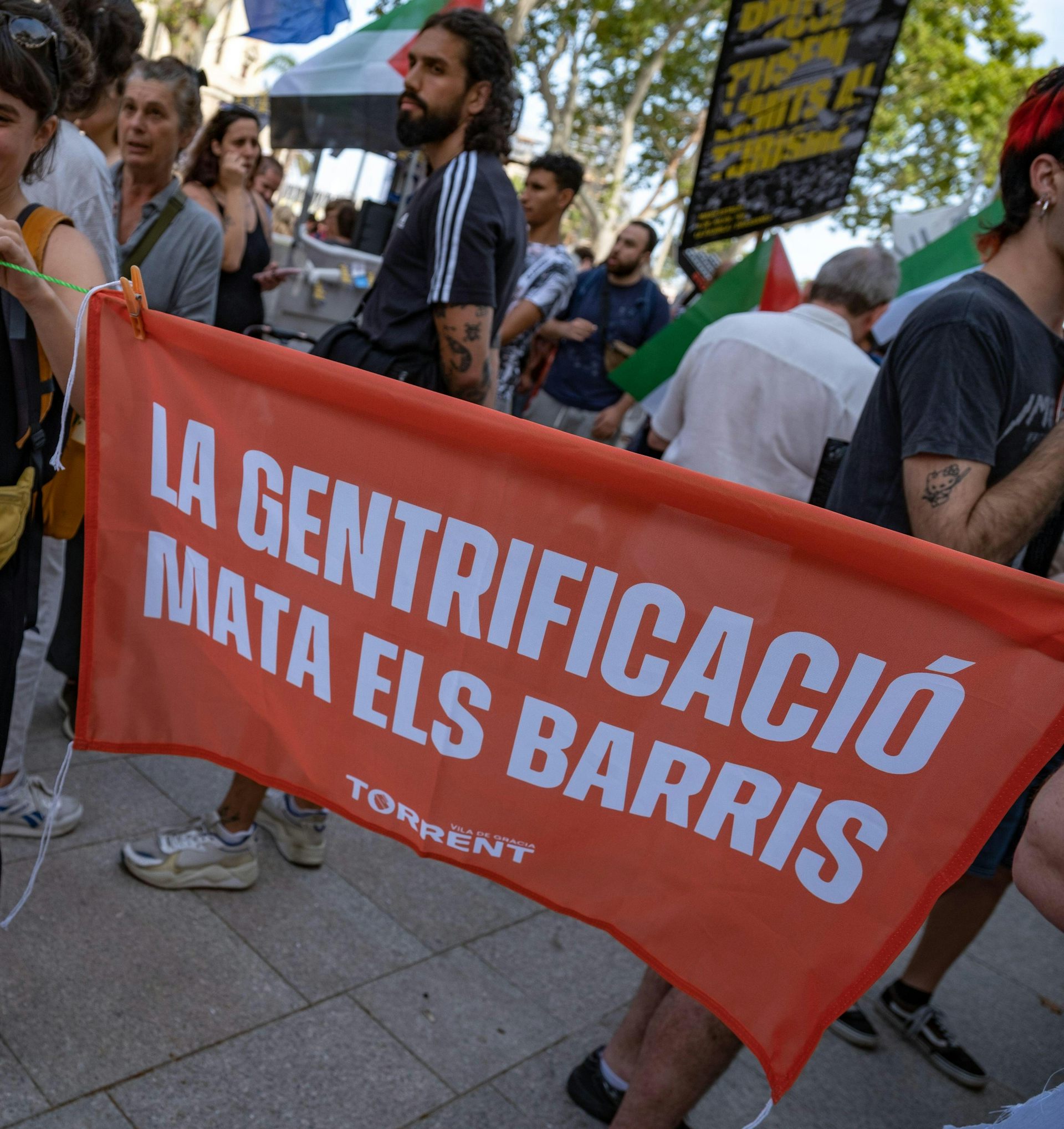 Barcelona protests: holiday hotspots need fairer tourism for local ...