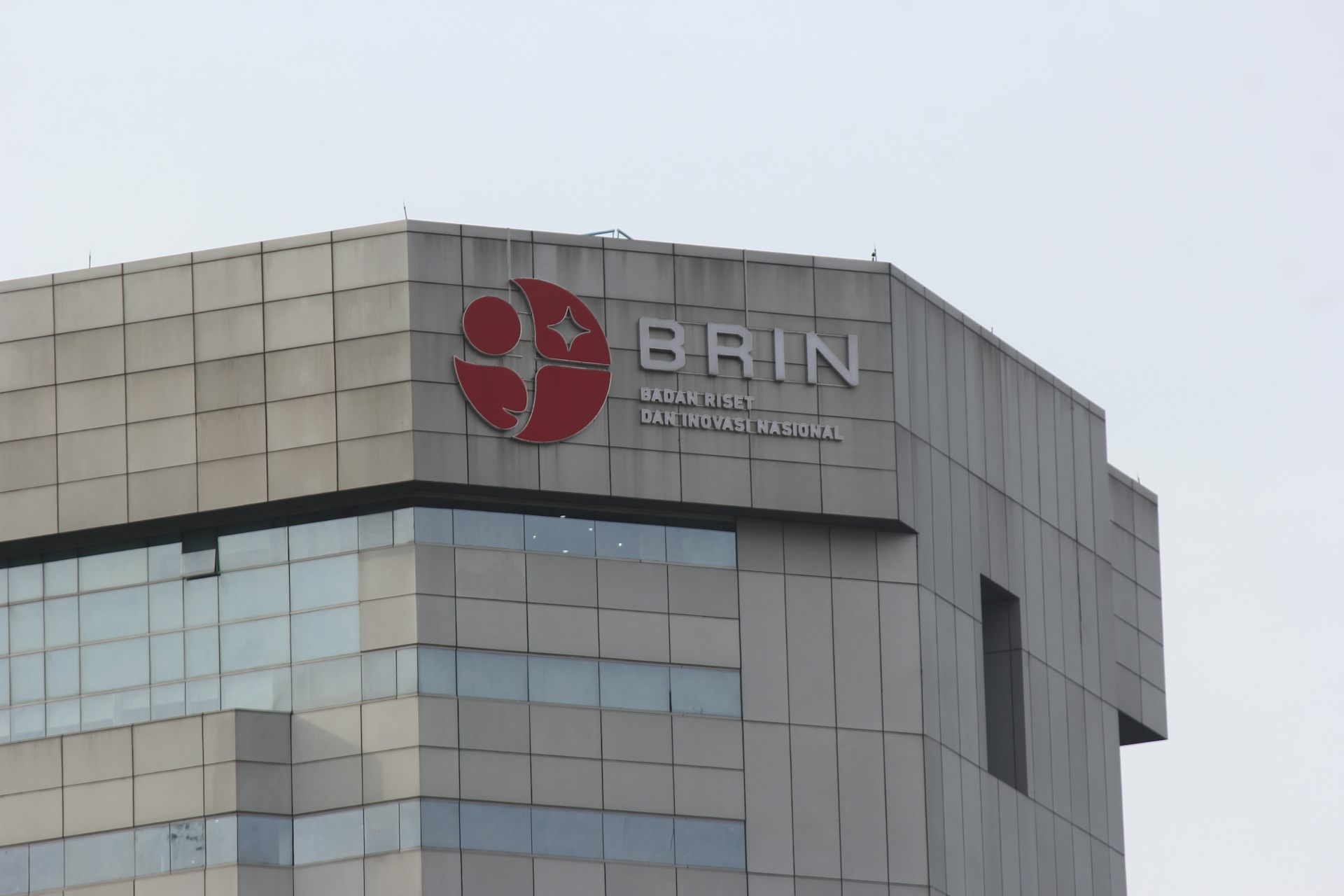 Tiga tahun perjalanan BRIN: Birokratisasi atau birokrasi untuk riset ...
