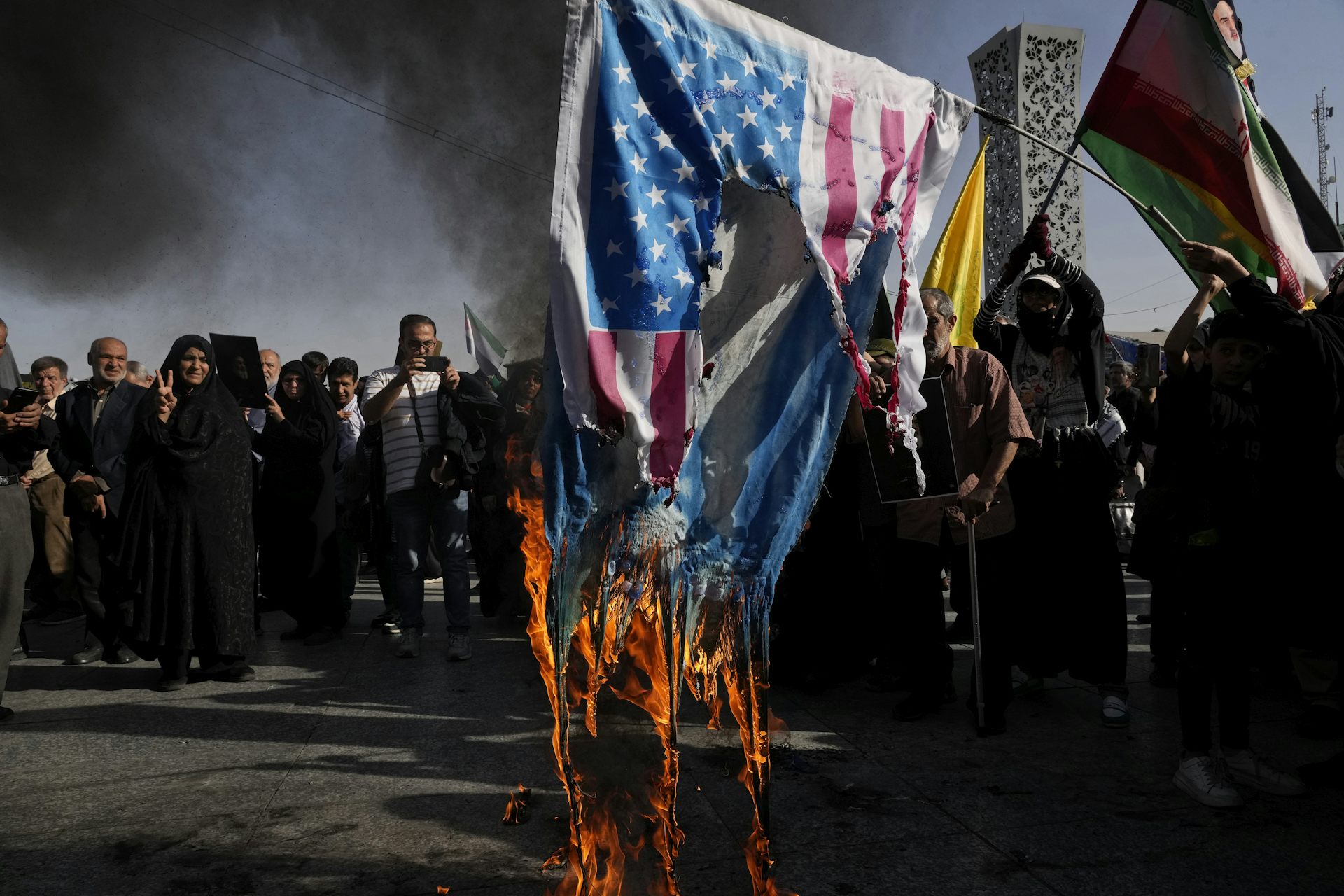Os líderes do Irã têm tudo a perder em uma guerra direta com Israel ...