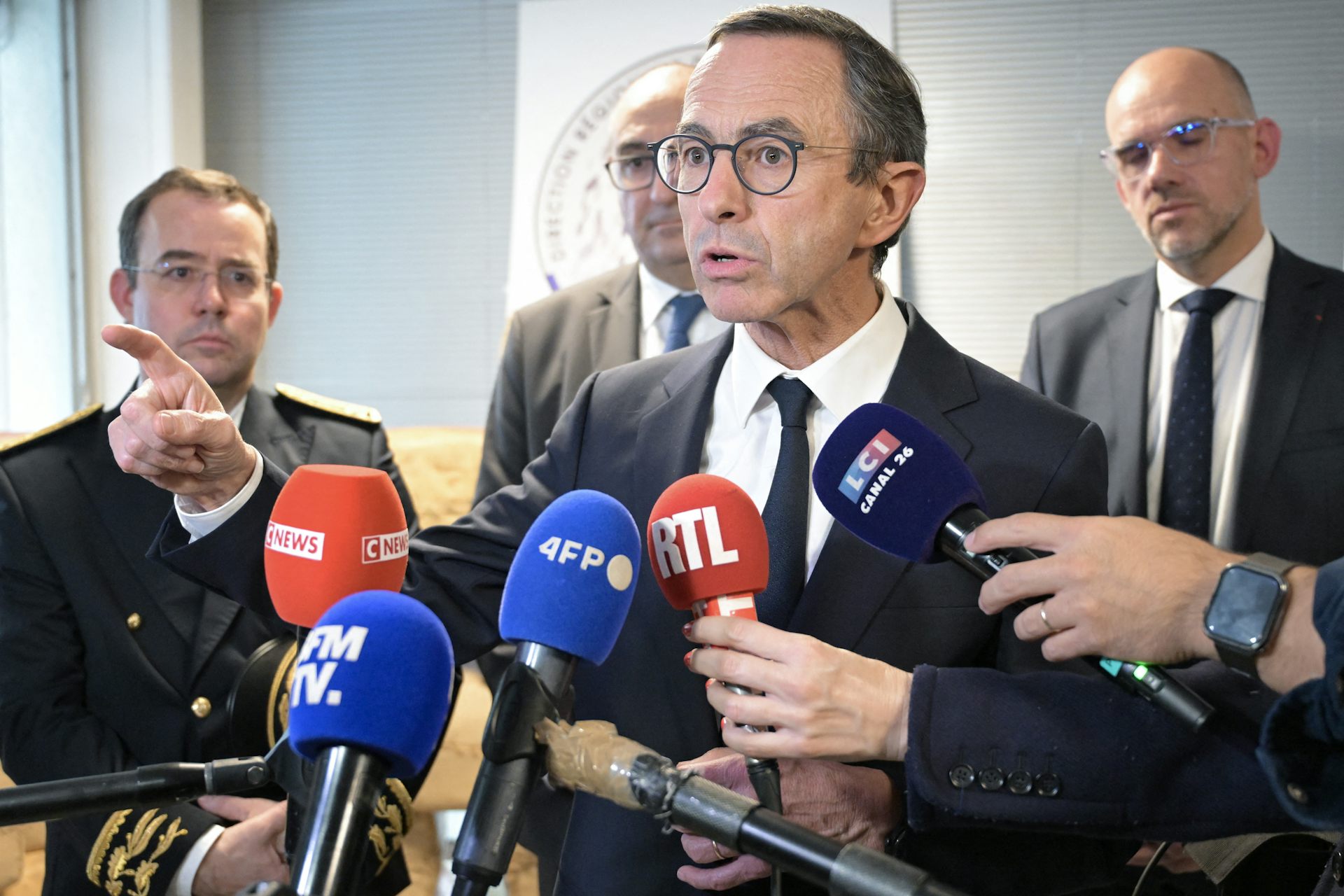 La régularisation de sans-papiers contribue-t-elle au « désordre ...