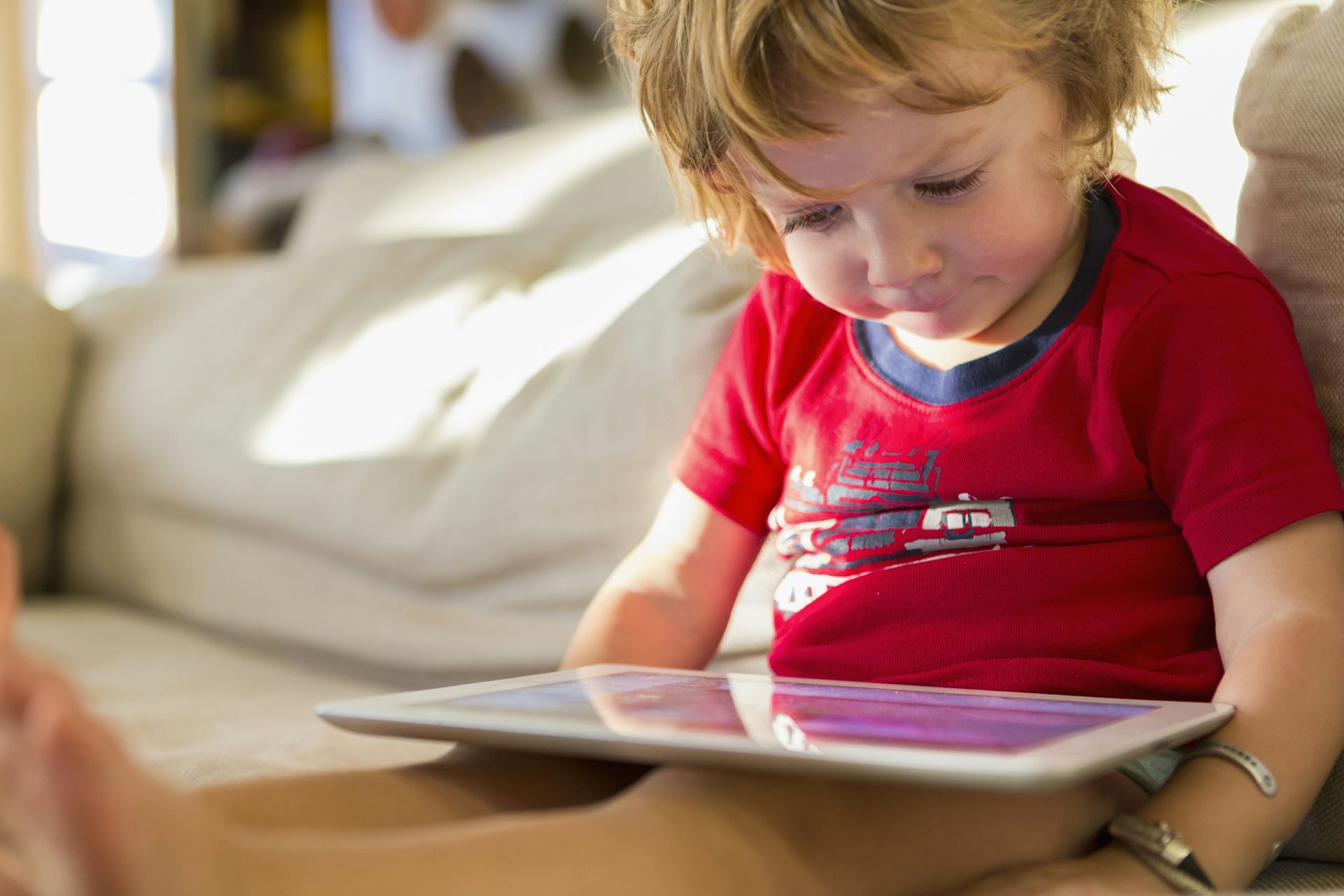 Basic rules for screen time at a young age can help reduce childhood ...