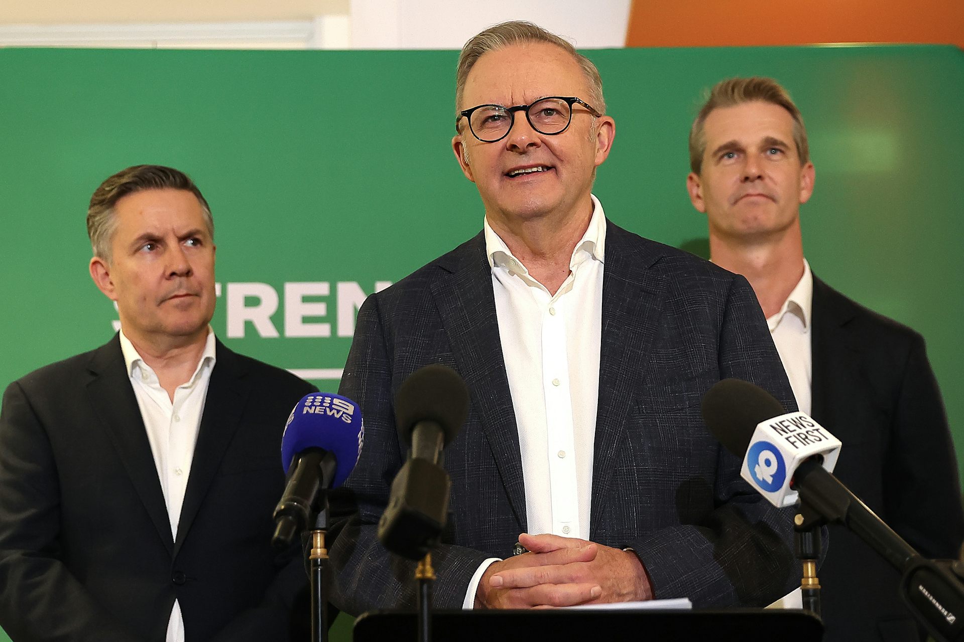 Labor gains in Redbridge poll of marginal seats and seizes lead in a ...