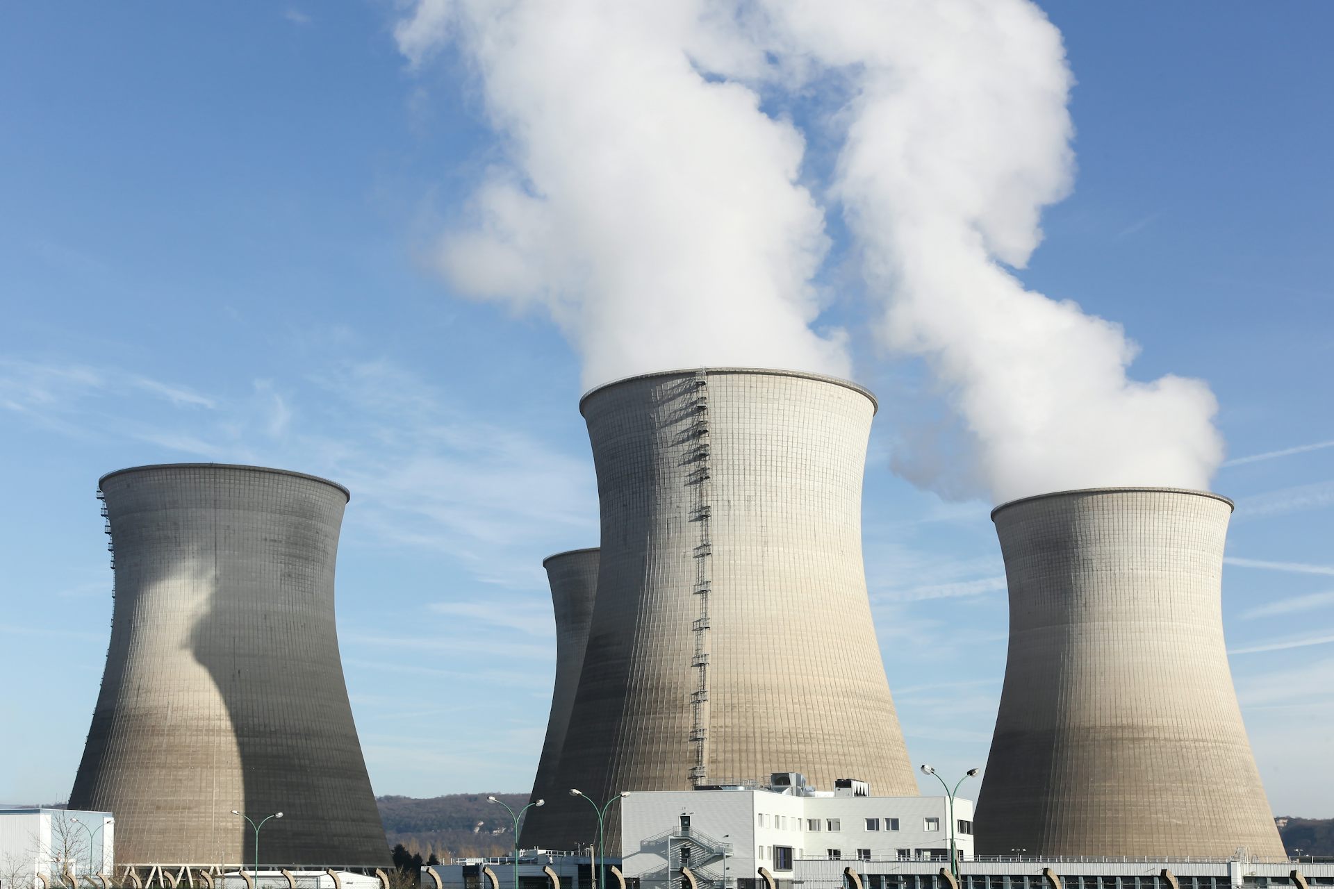 Menghitung untung rugi energi nuklir bagi Indonesia