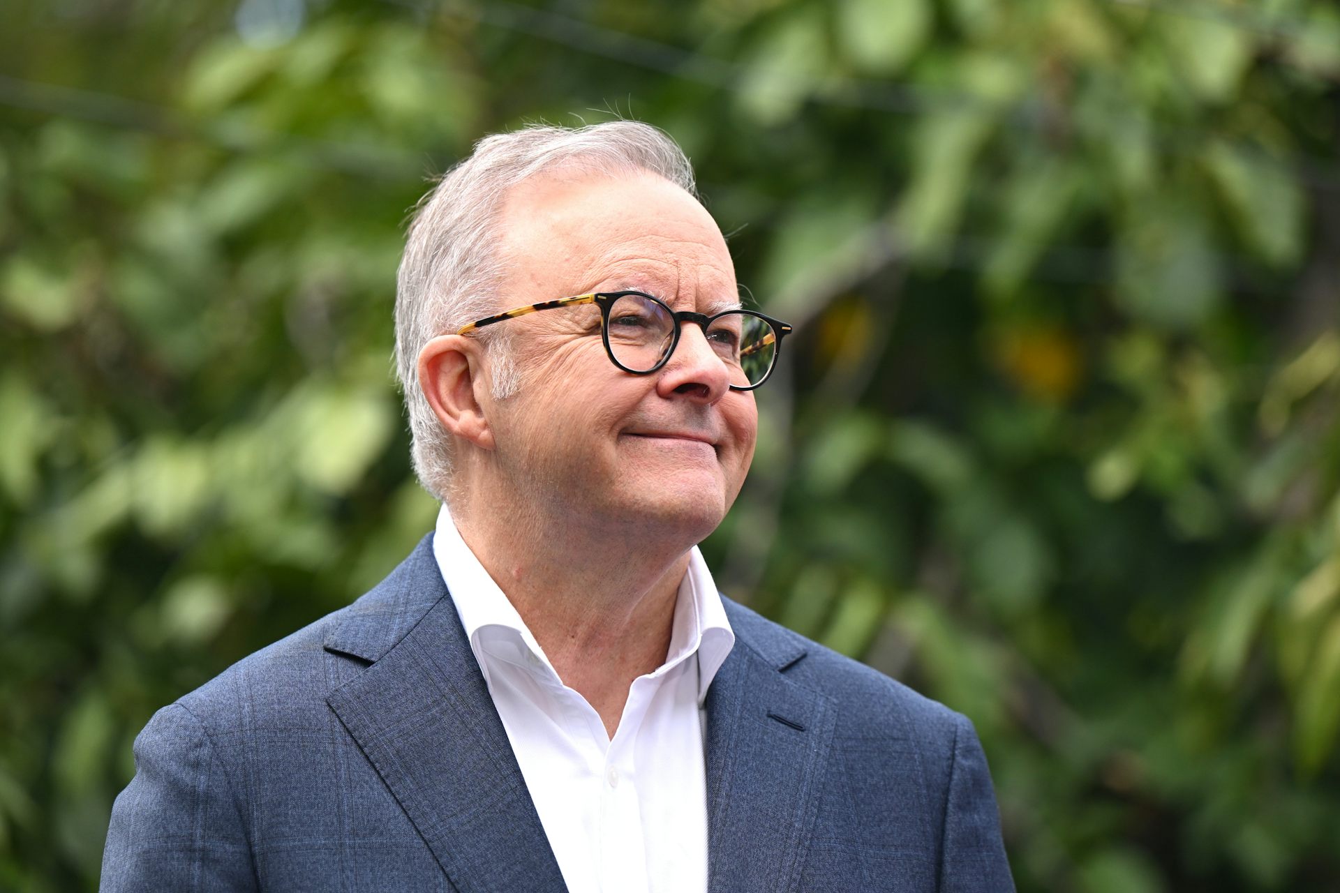 Labor gains lead in post-budget Newspoll; would be one seat short of ...