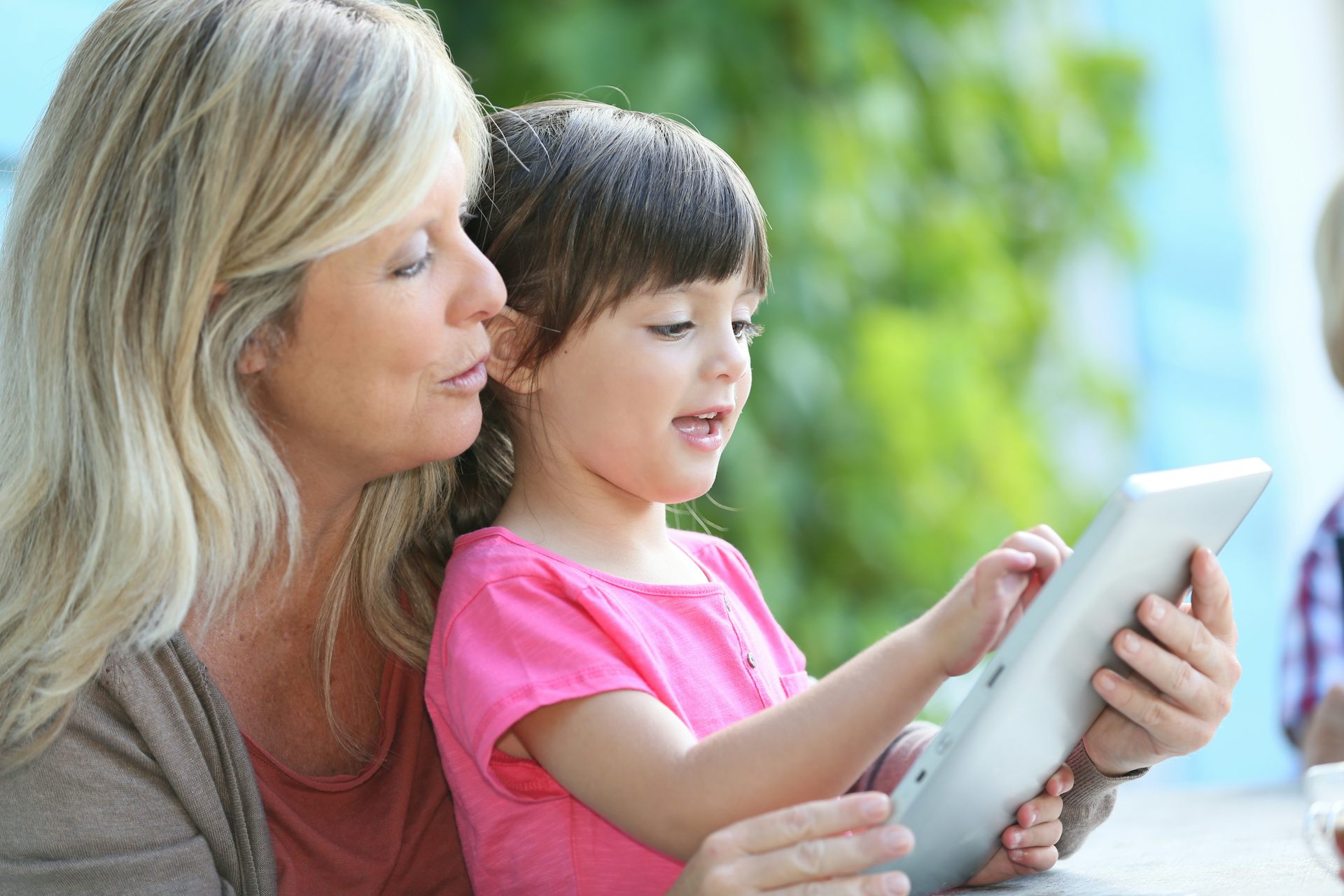 What we know about tablets and how your child learns to read