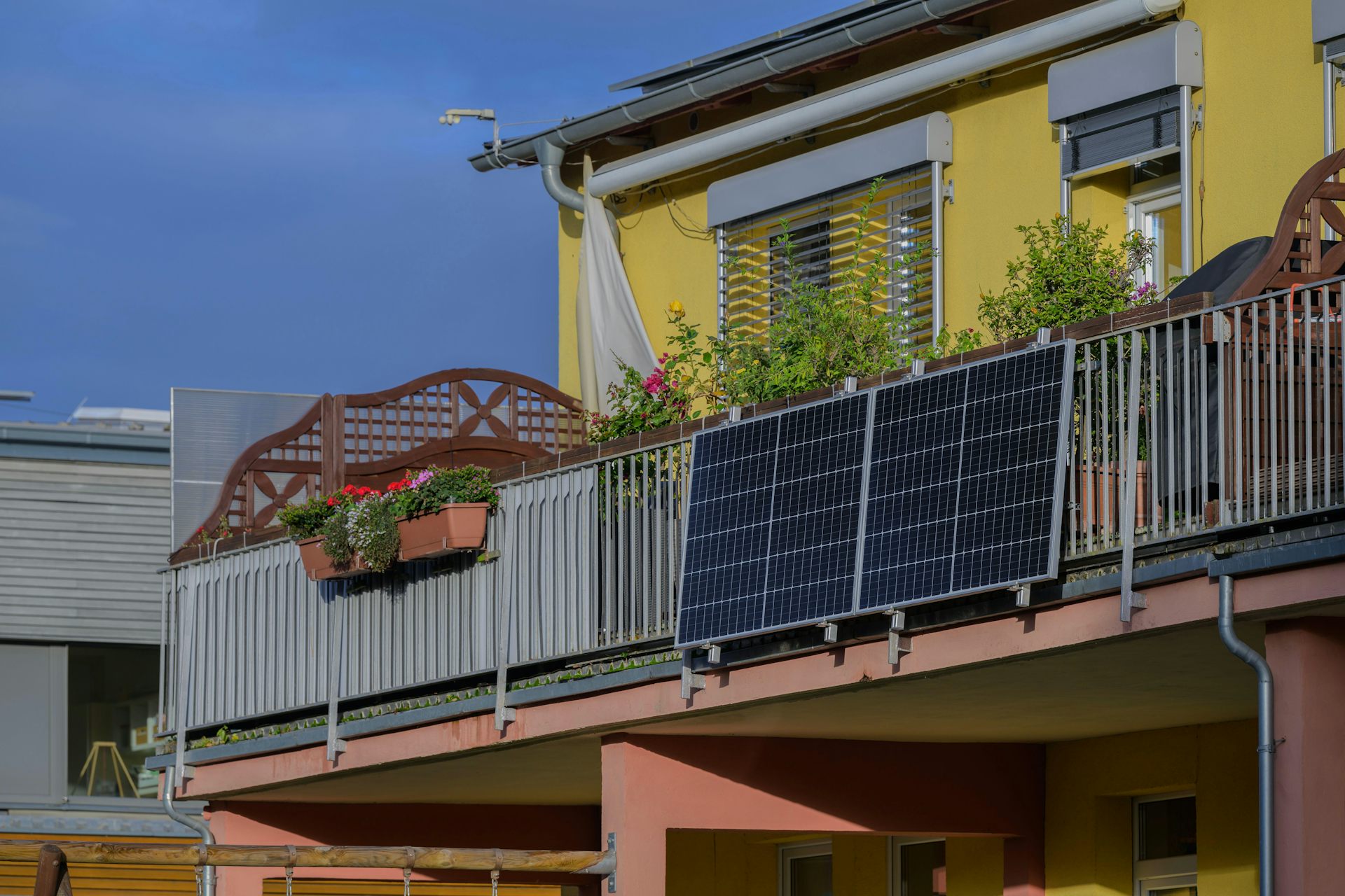 Plug-in solar panels are the latest green energy trend – here’s what ...