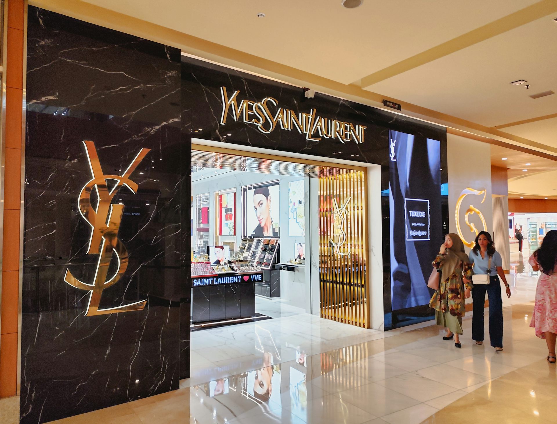 Masa depan pemasaran produk mewah: Langkah berani YSL ikut ‘live commerce’