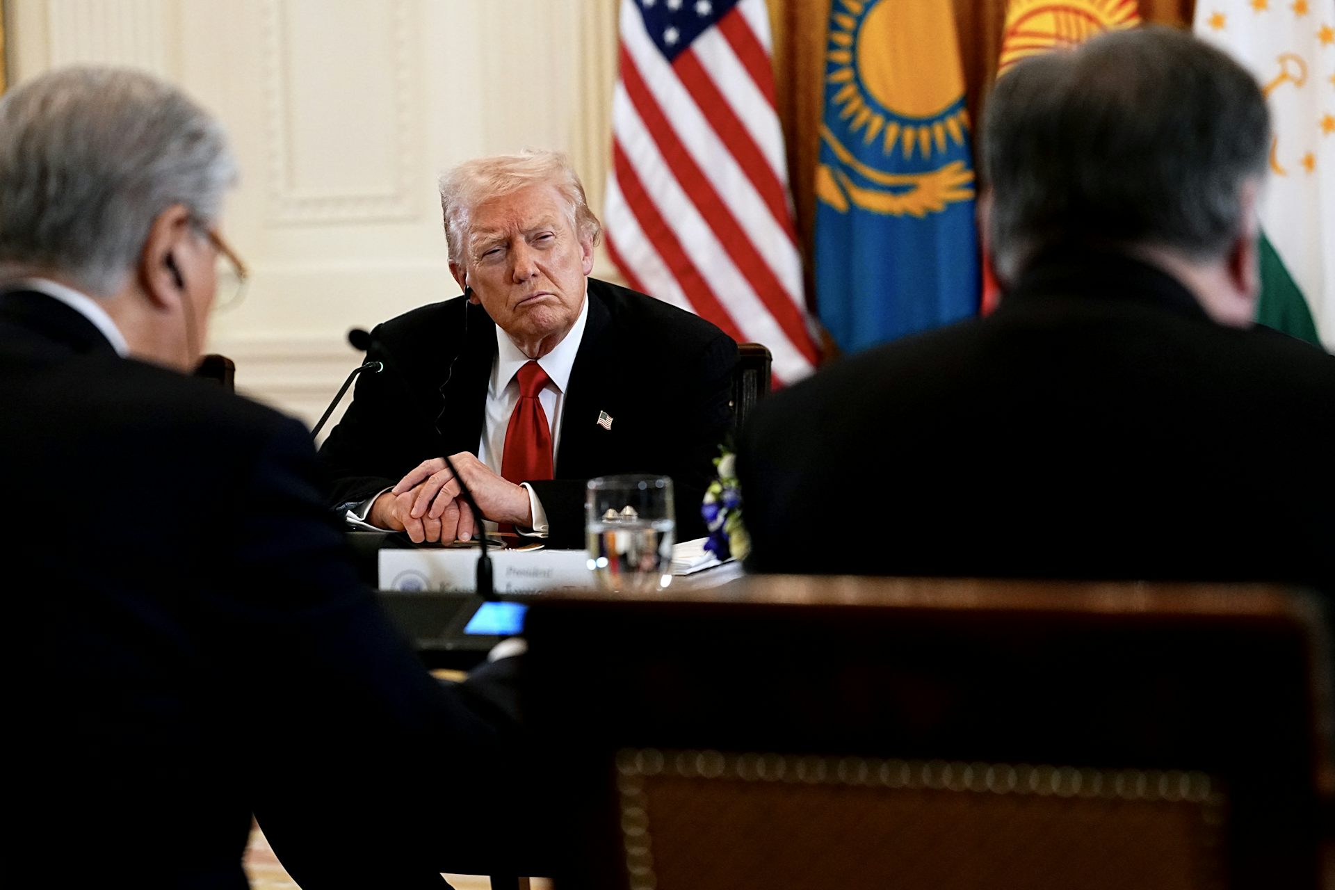 Trump’s ratings slump as shutdown grinds on; Democrats have big wins in ...