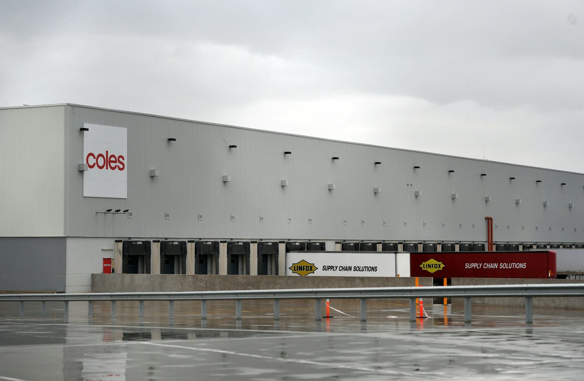 Too big to care: will Coles and Woolies lift their game in 2015?