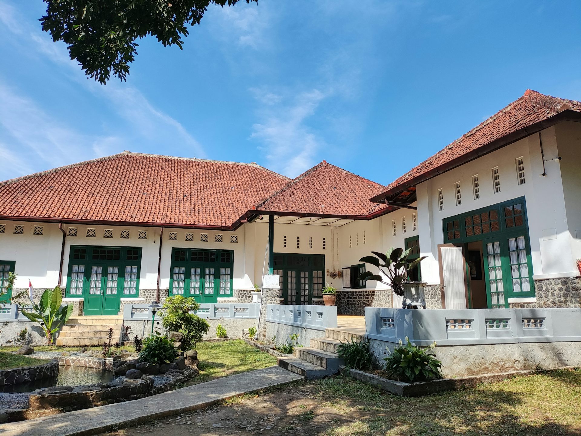 Sejarah terlupakan dari Linggajati: Kontribusi etnis Tionghoa pada masa ...
