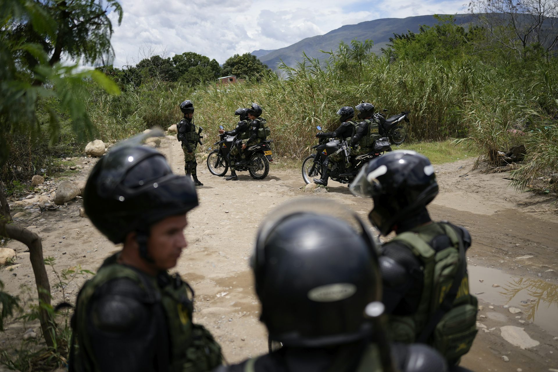 The Colombian border is one of the biggest obstacles to building a new ...